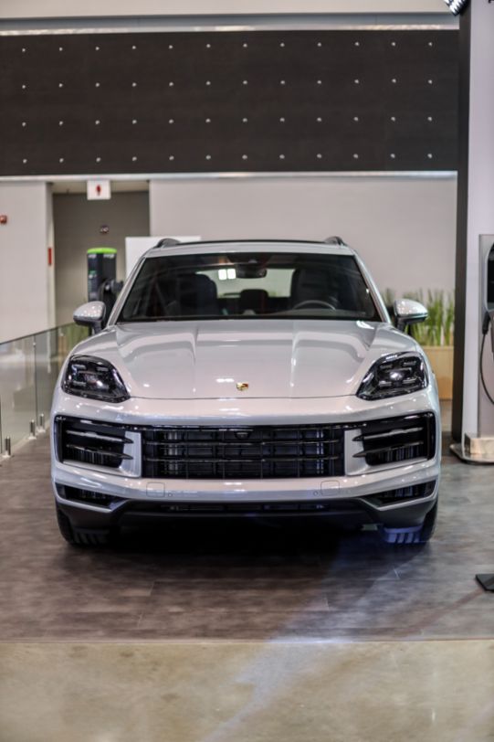 El Cayenne E-Hybrid se luce en el Panama Motor Show - Porsche Newsroom ...