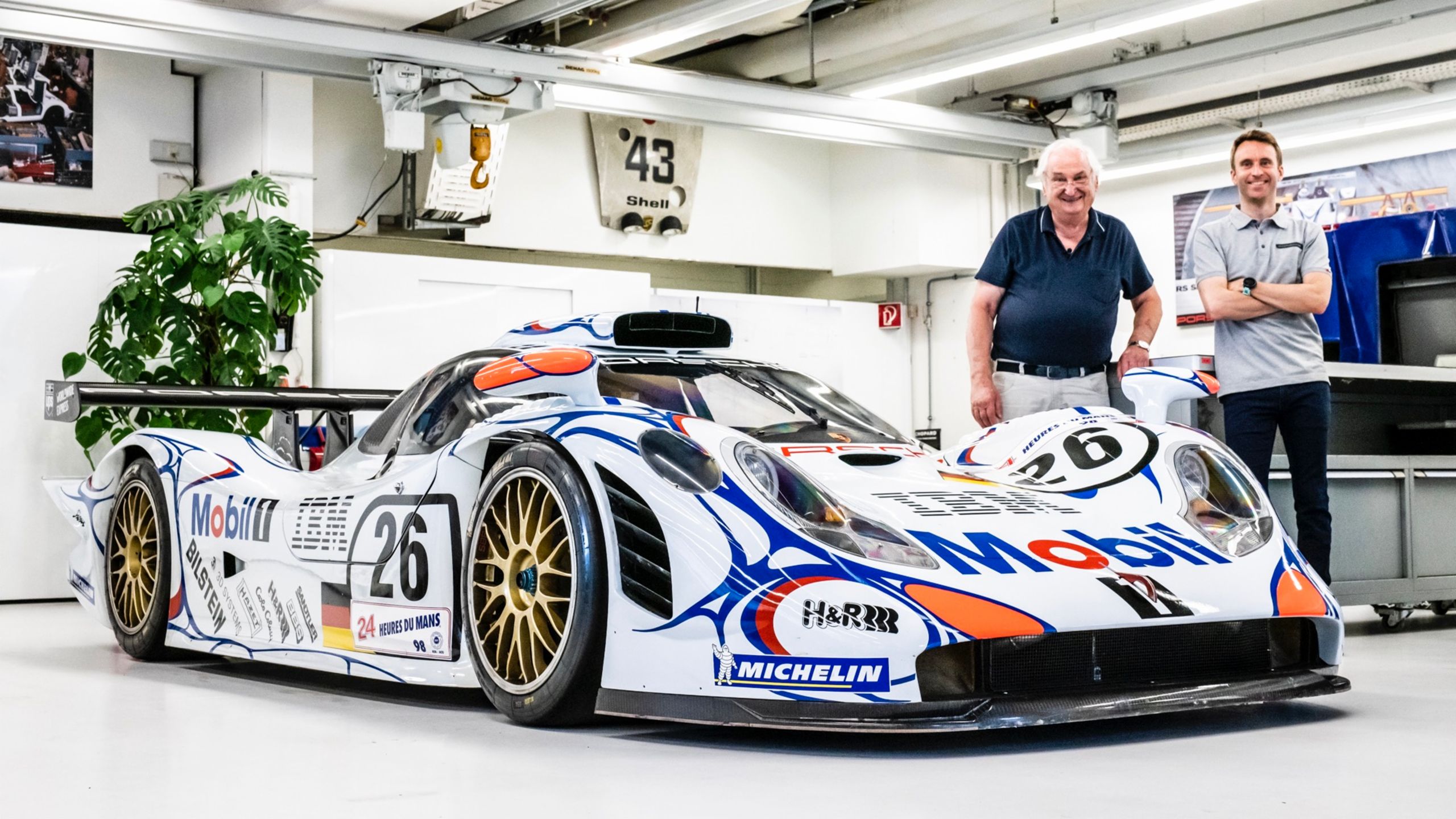 The legend of Porsche at Le Mans with exciting contemporary witnesses ...