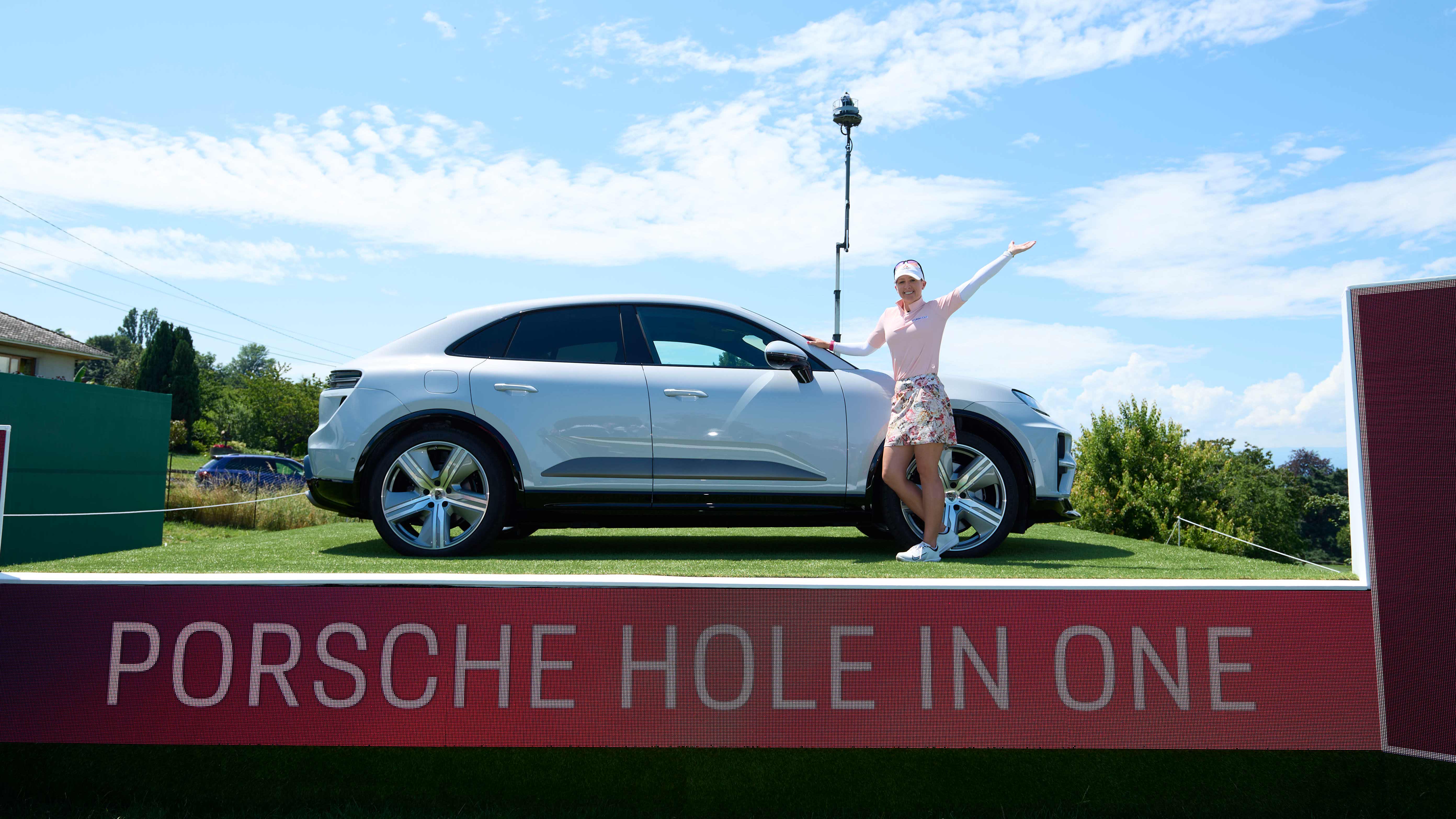 Jodi Ewart Shadoff hits a hole-in-one to win a Porsche Macan Turbo ...