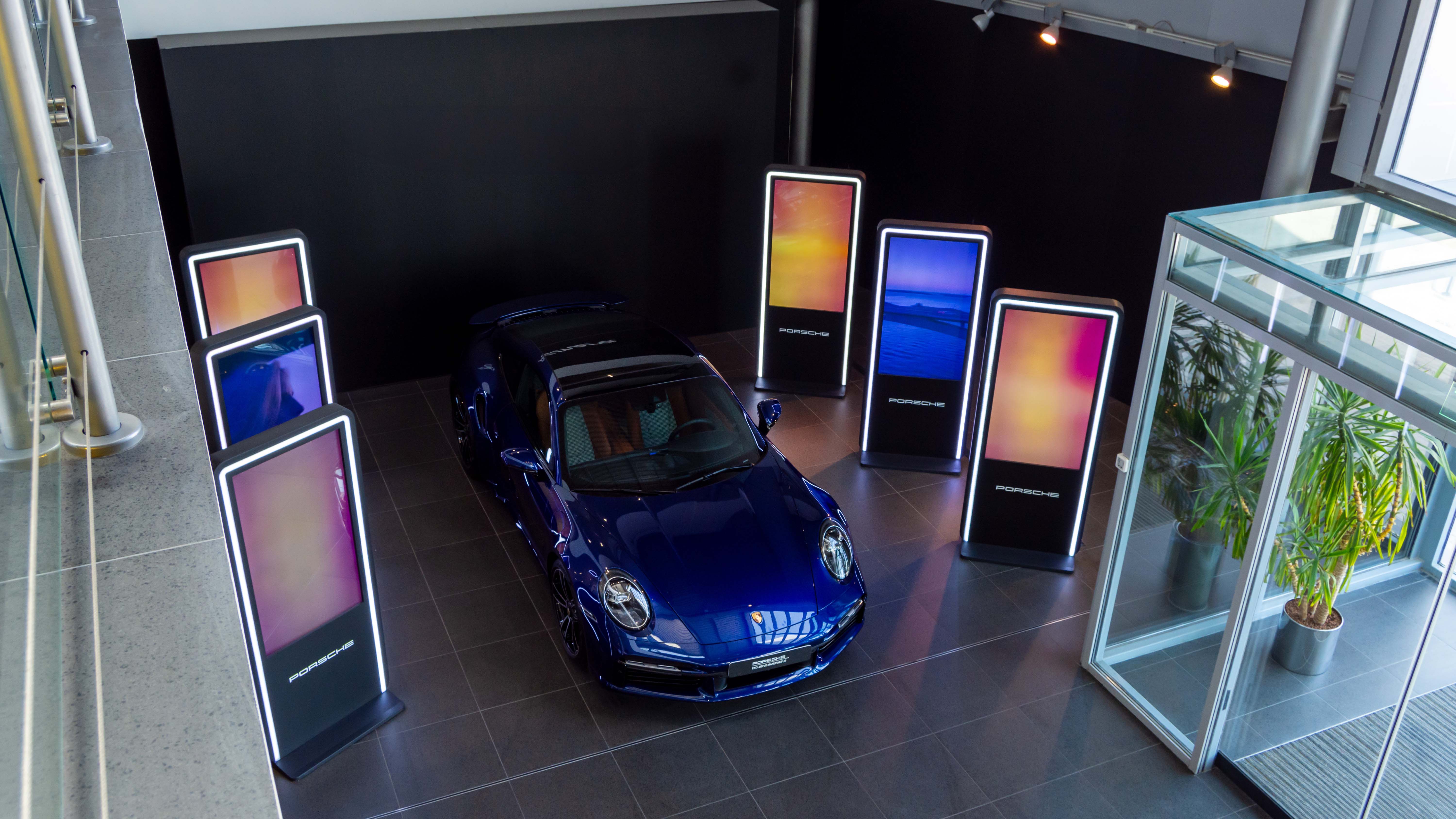 Porsche Centre Bahrain delivers a one-of-a-kind 911 Turbo to a customer ...