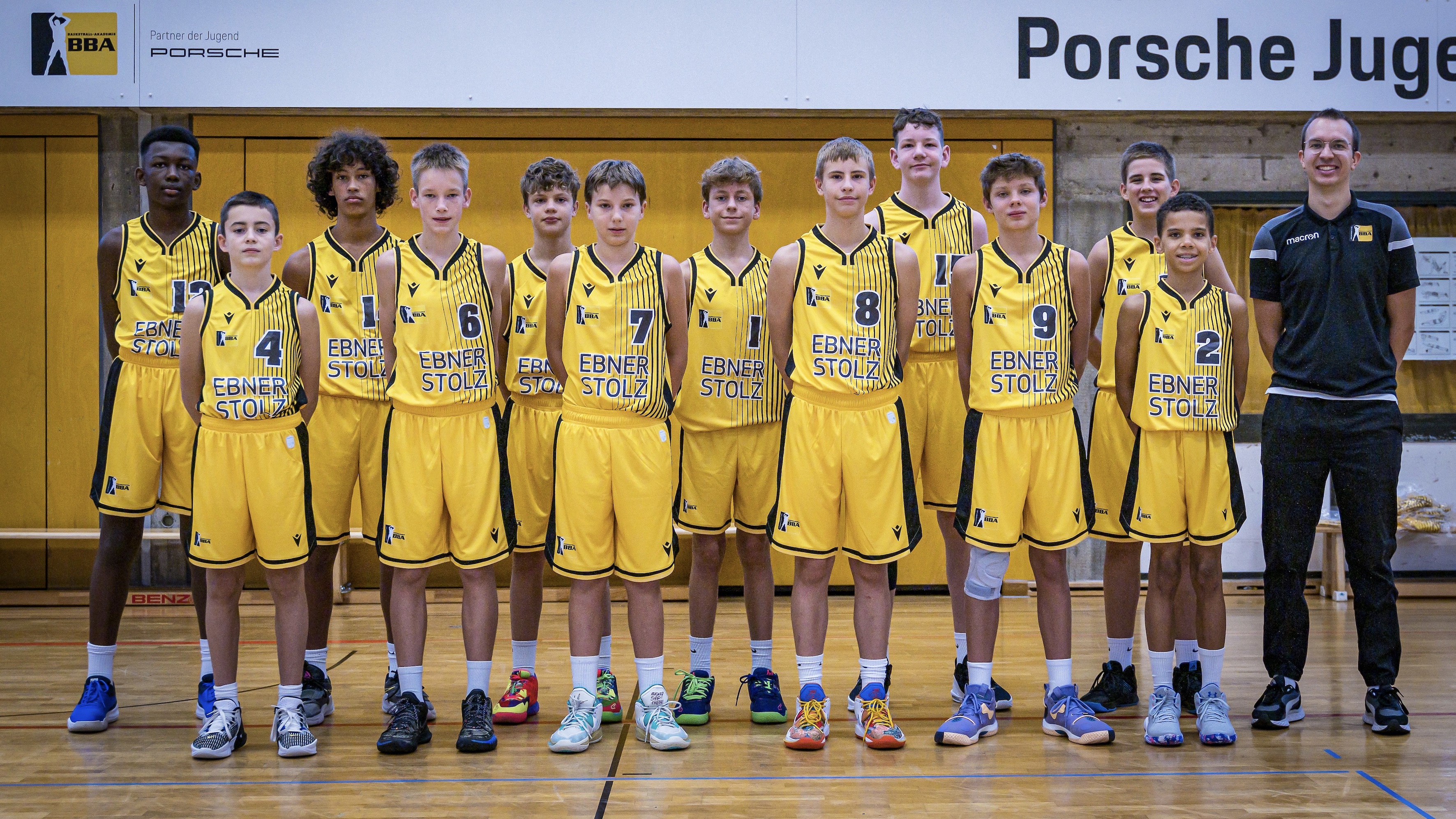 Ein voller Erfolg: Herbstcup der Porsche Basketball-Akademie - Porsche ...