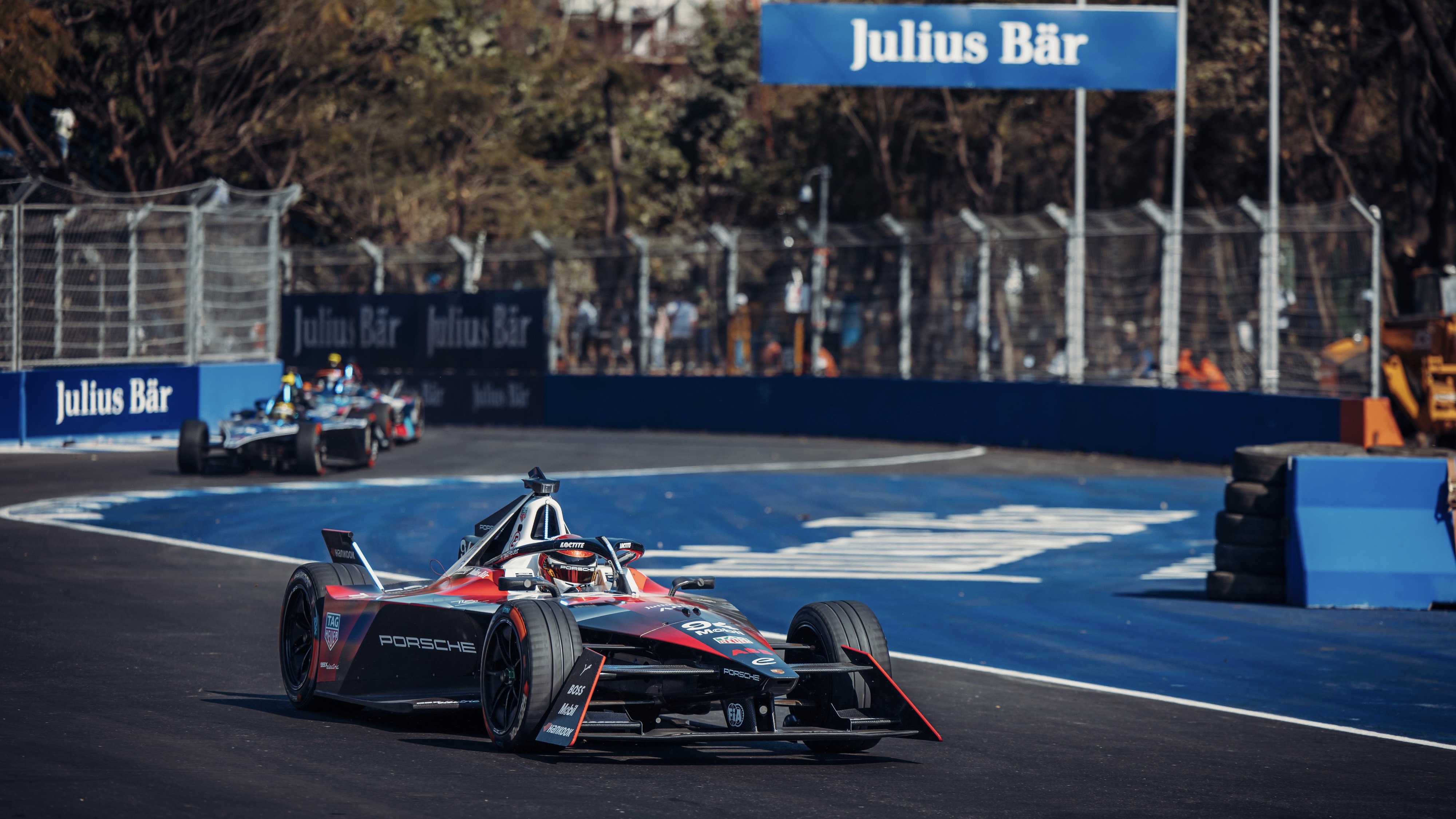 Porsche takes the lead in the ABB FIA Formula E World Championship with a podium result in India ...