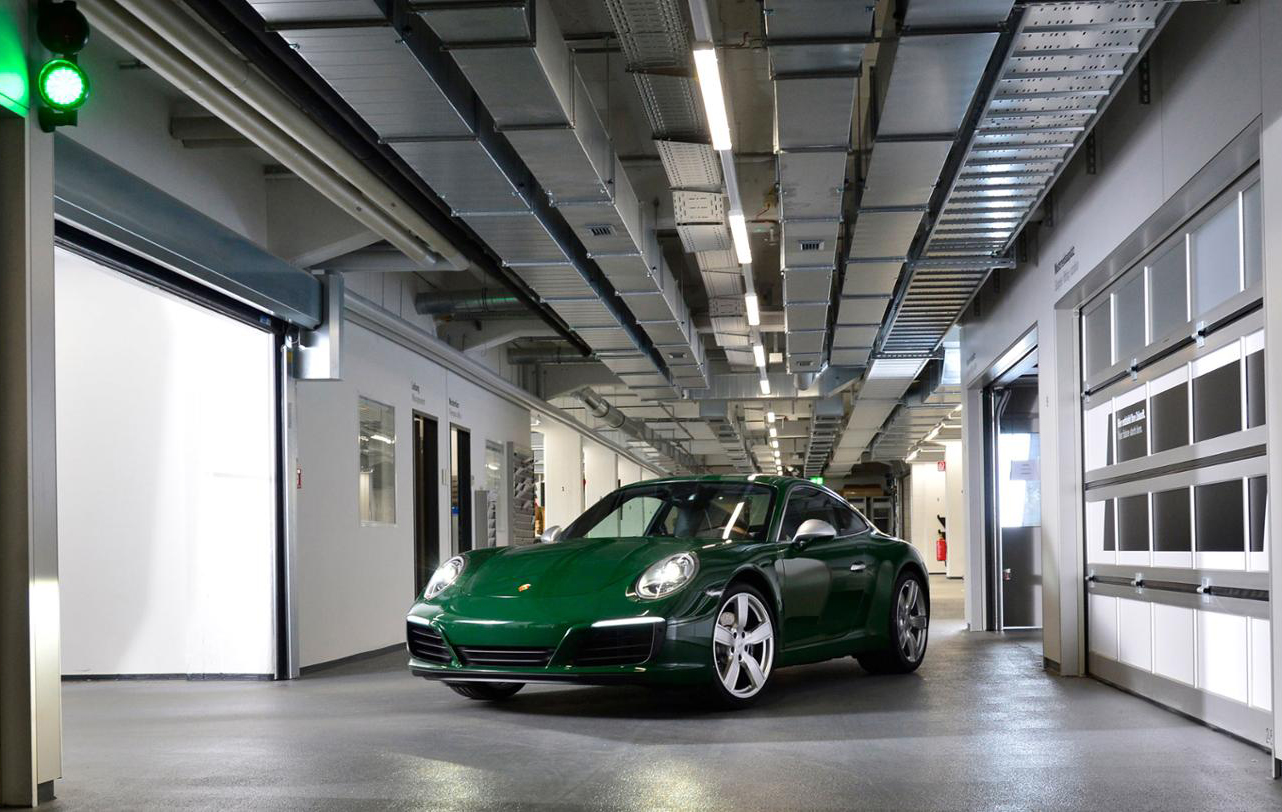 Last Porsche 911 of the 991 generation comes off the production line ...