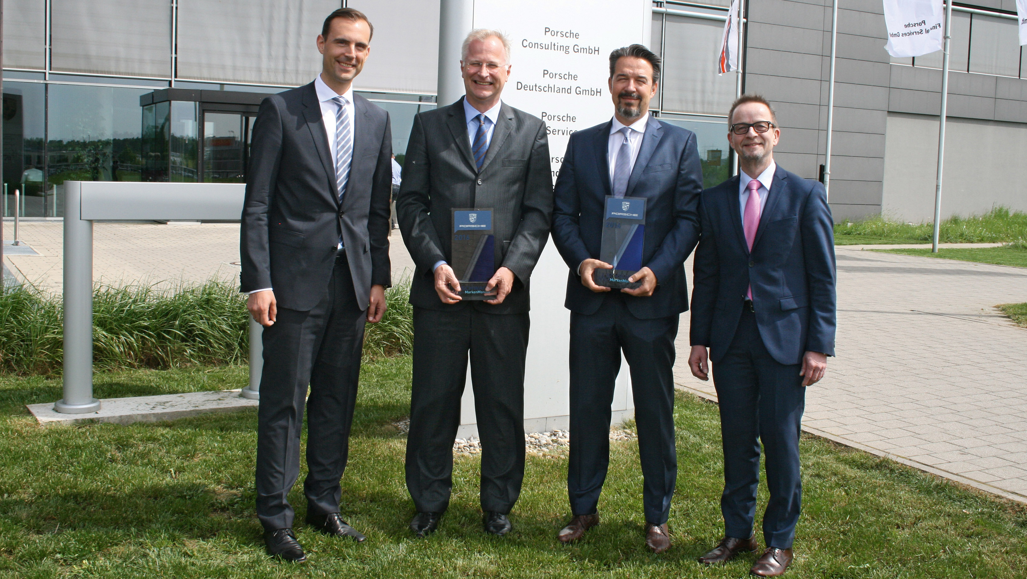 Porsche wins dealer survey again - Porsche Newsroom