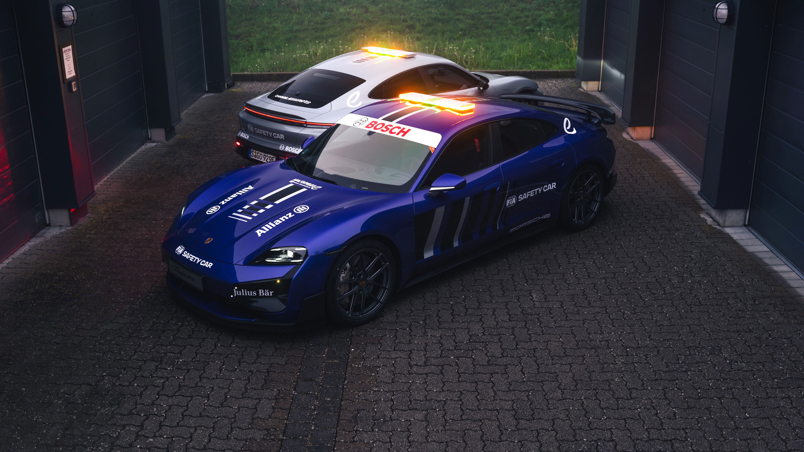 Taycan Turbo GT: Porsche presents two new Formula E safety cars ...