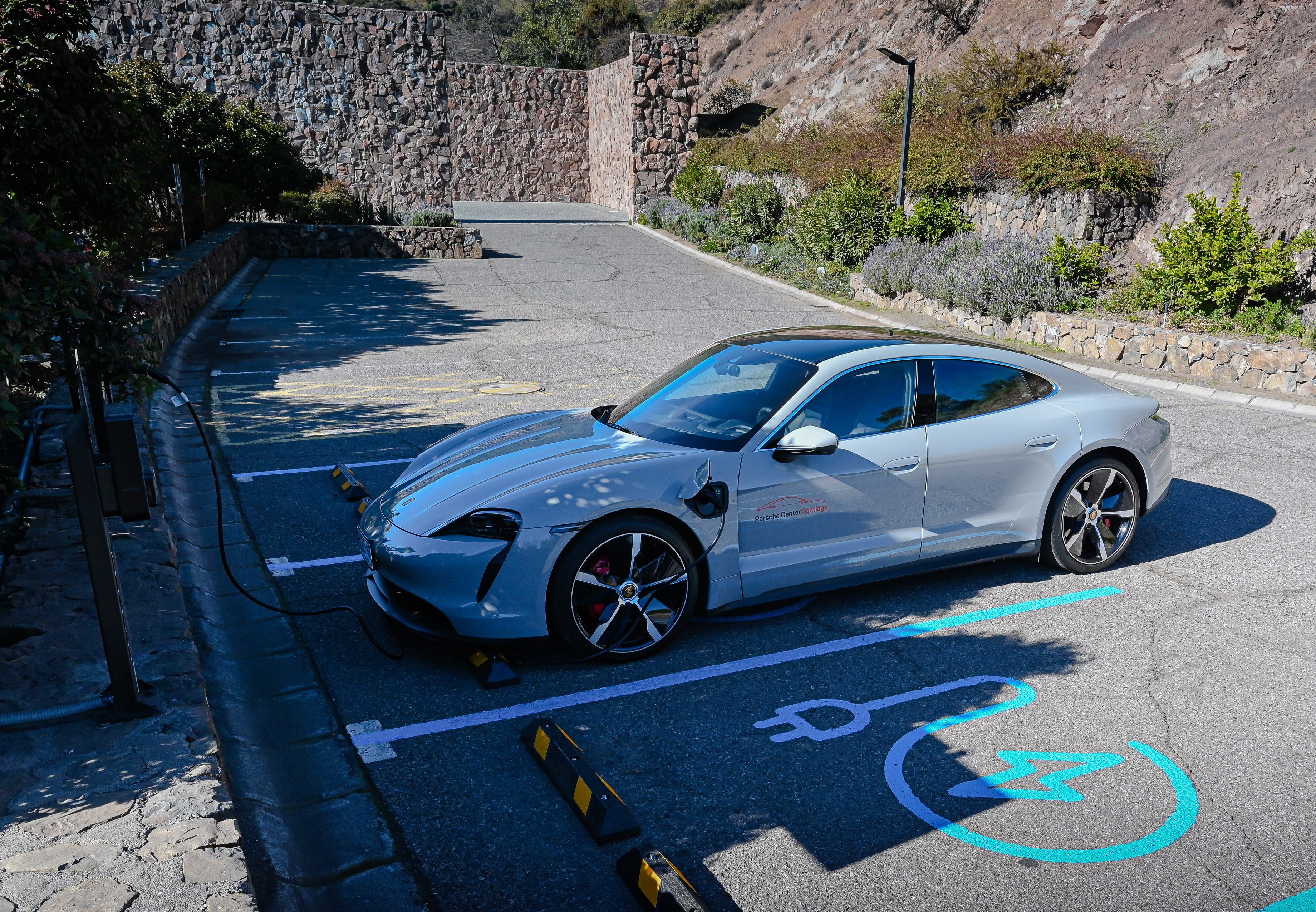 Porsche en Chile suma nuevos puntos de carga eléctrica en Valle ...