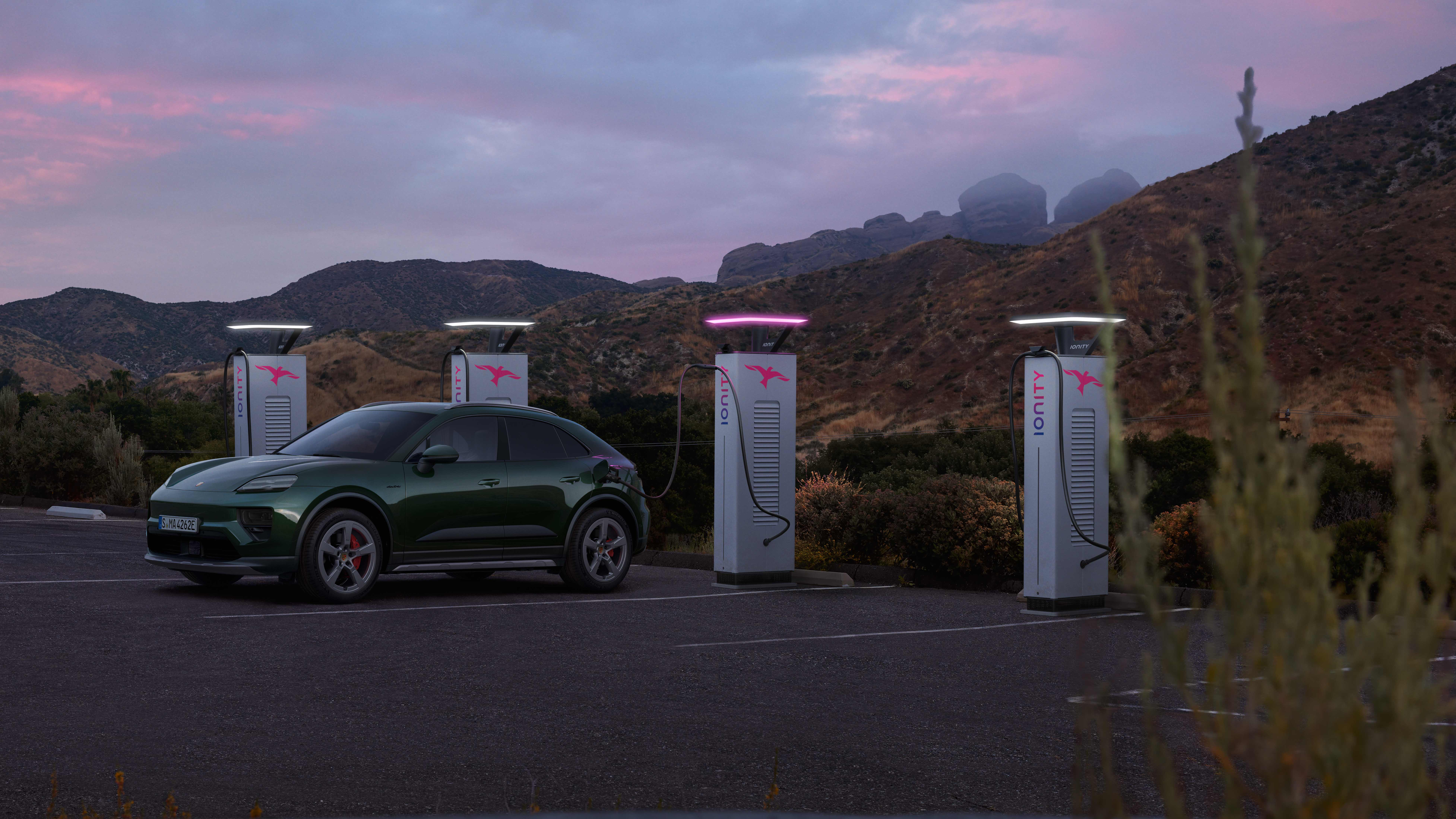 The convenient way to travel – with the Porsche Charging Planner ...