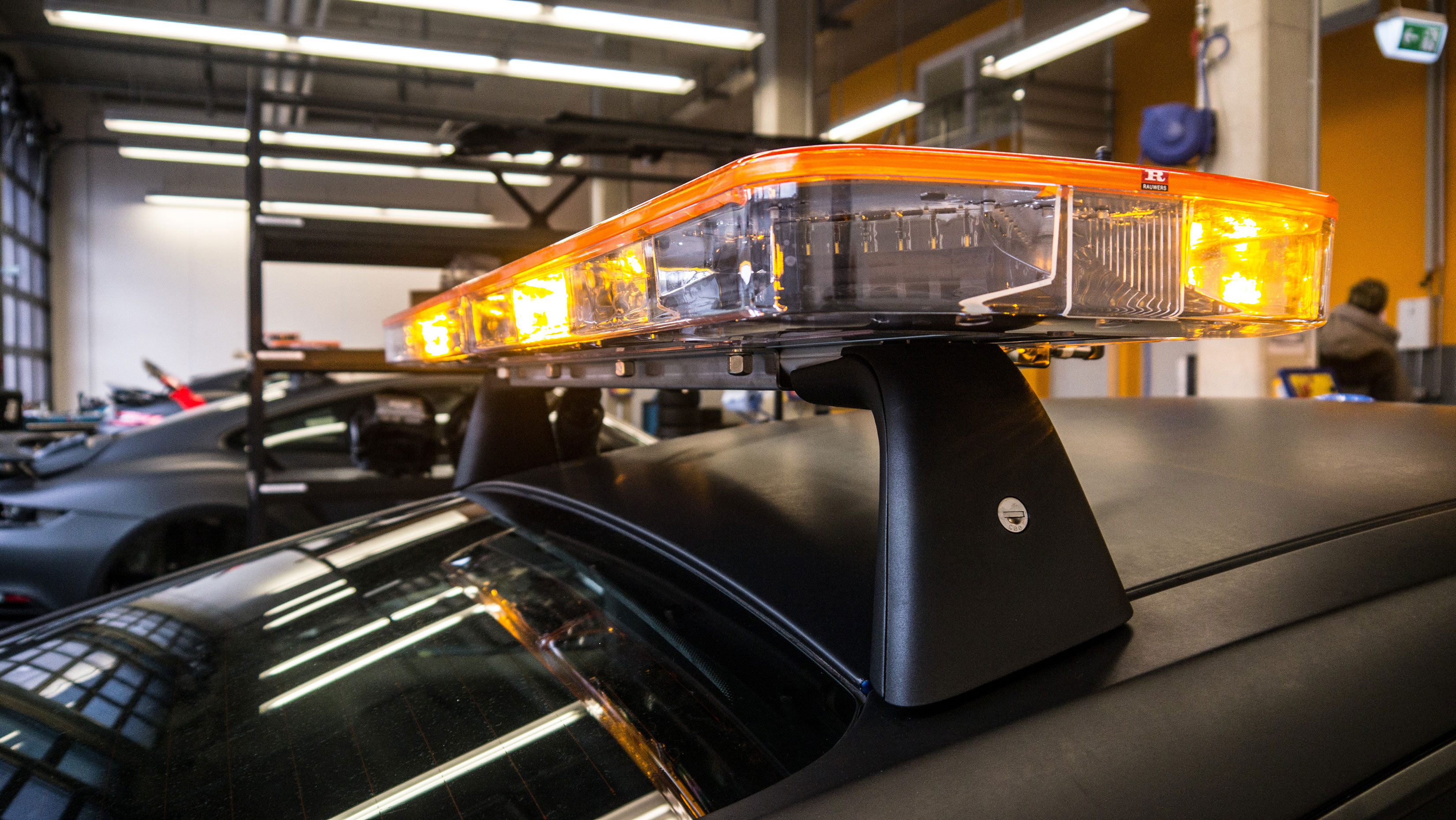 Porsche provides safety cars and support cars until 2020 - Porsche Newsroom