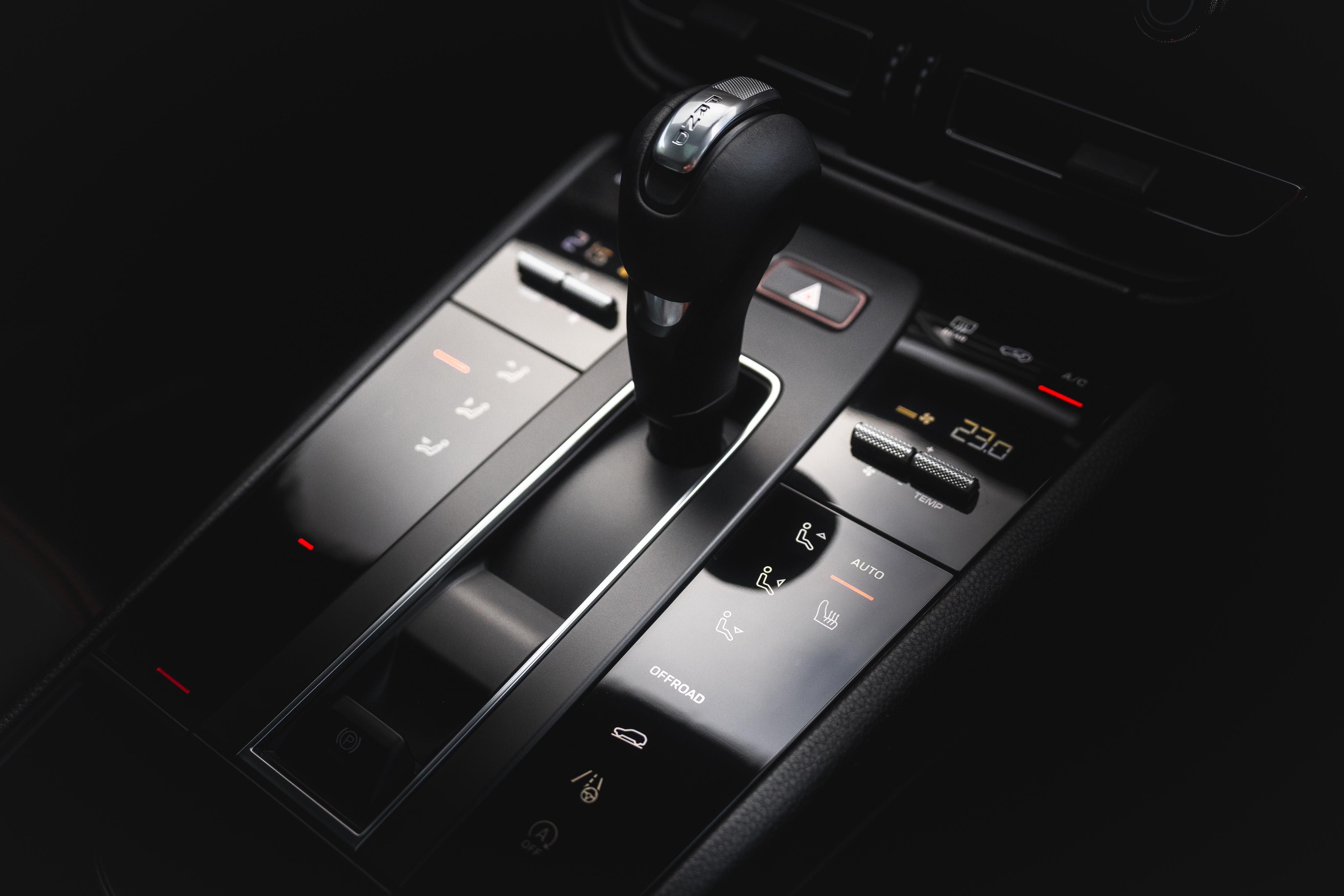 Product Highlights: The Porsche Macan T – Agile and exclusive - Porsche ...
