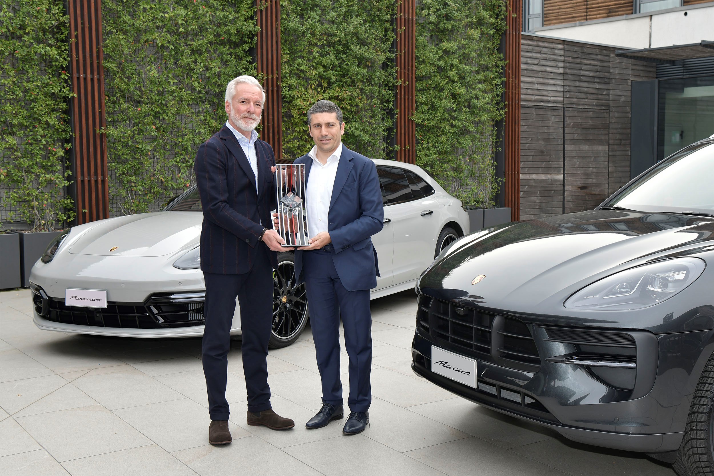 Porsche Italia premia la migliore concessionaria sul territorio ...
