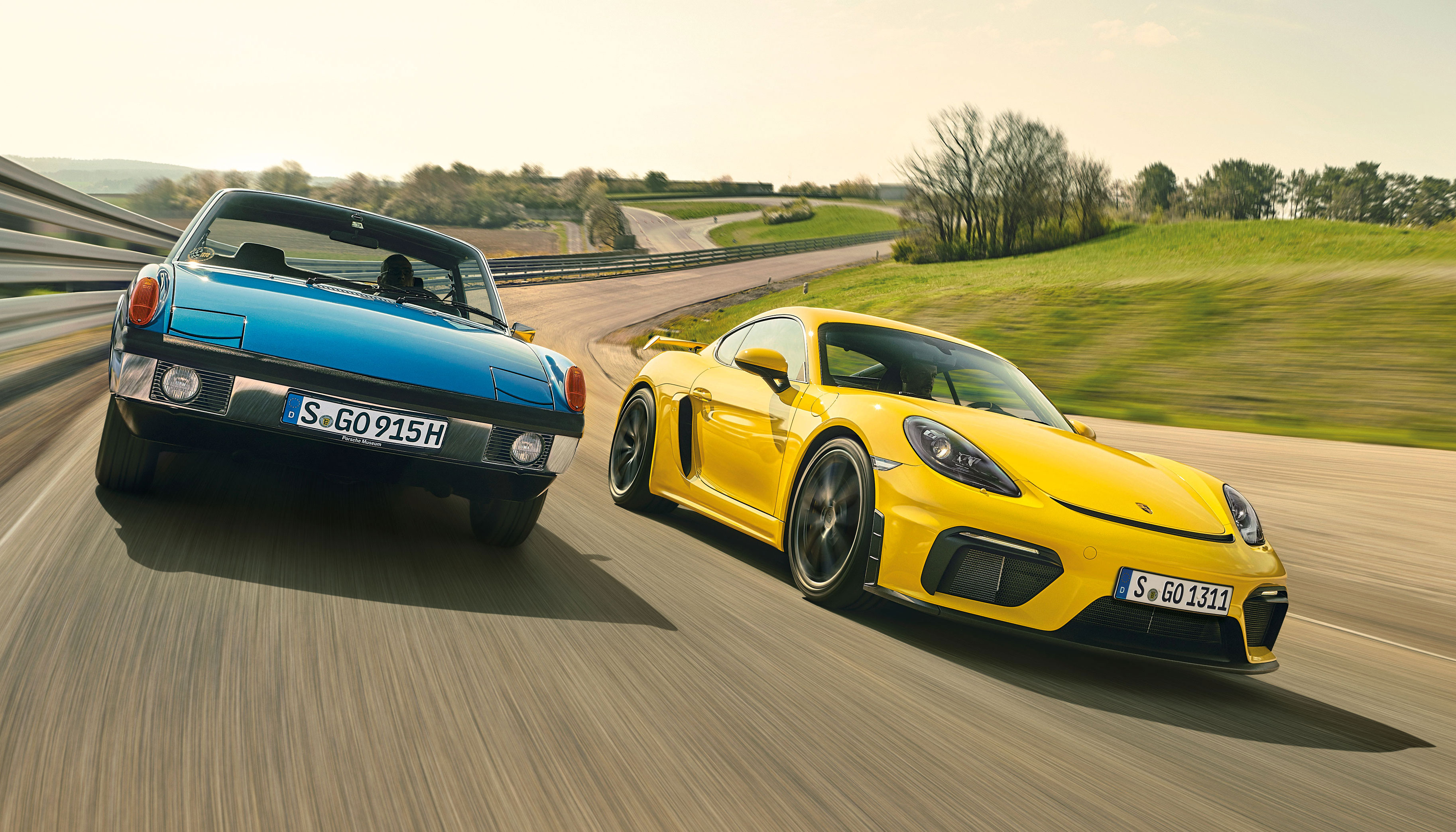 Right in the Middle - Porsche Newsroom