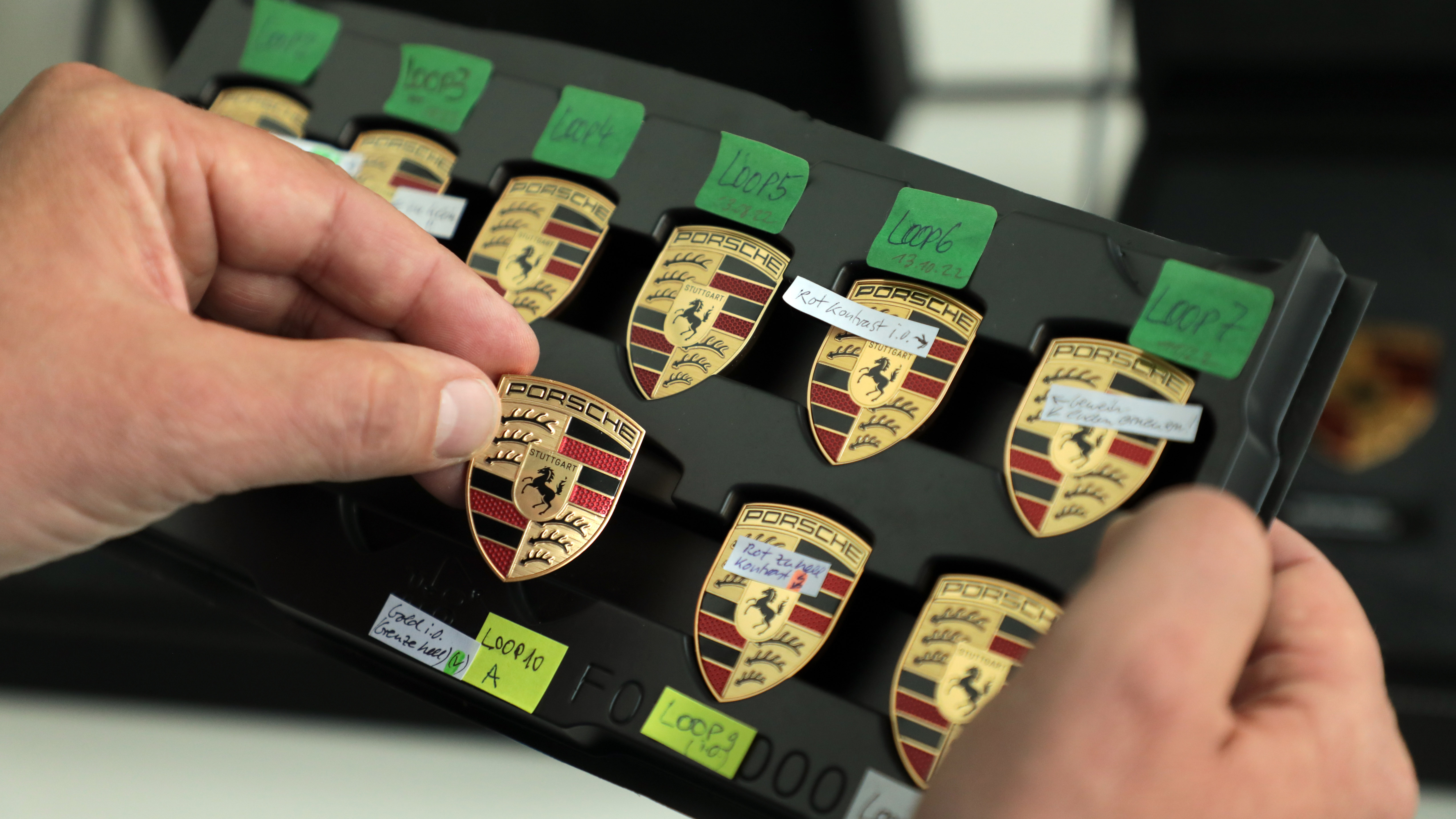 The modernised Porsche crest: the evolution of an icon - Porsche Newsroom