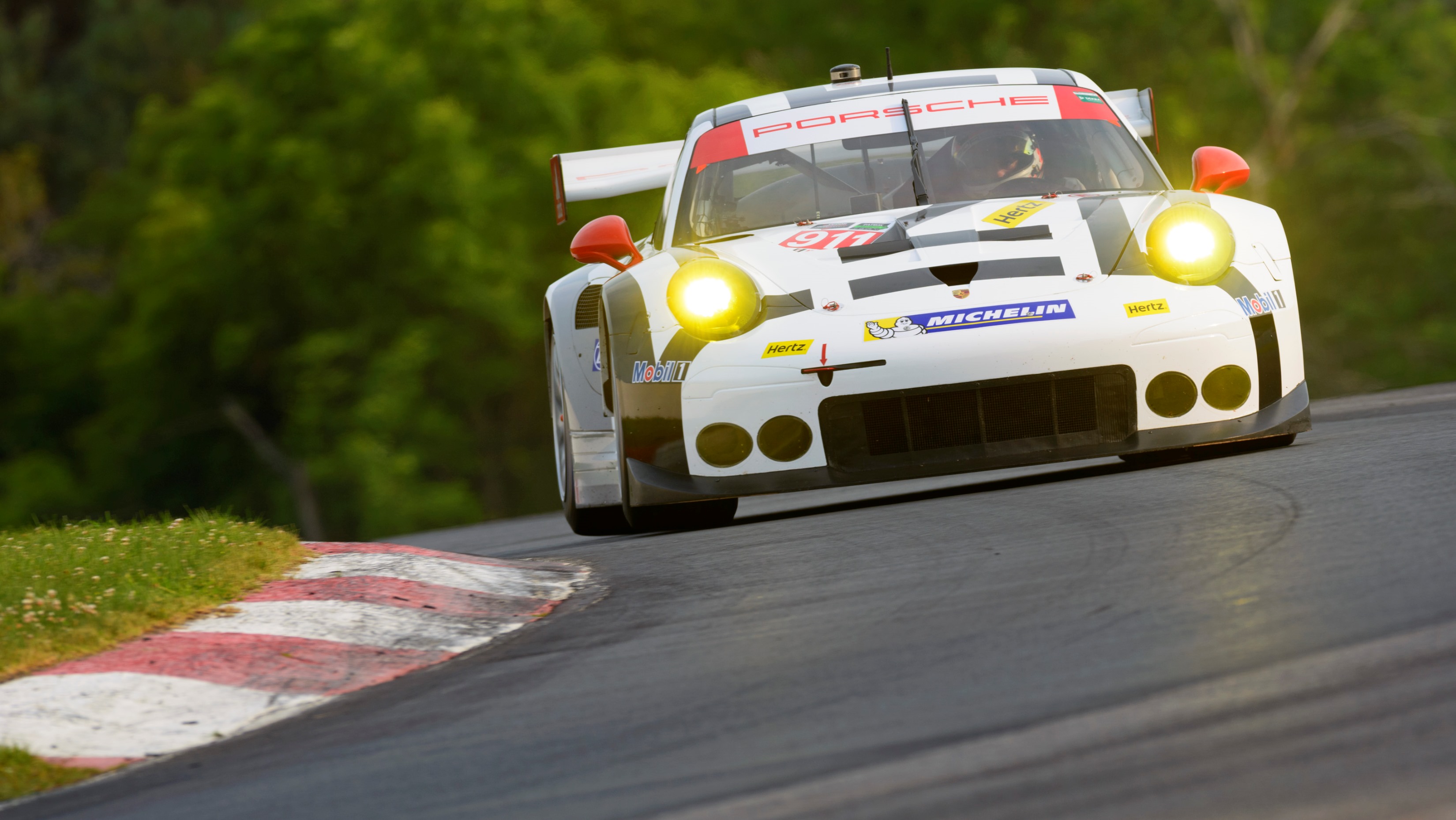 Porsche mit Start-Ziel-Sieg weiter auf Erfolgskurs - Porsche Newsroom DEU