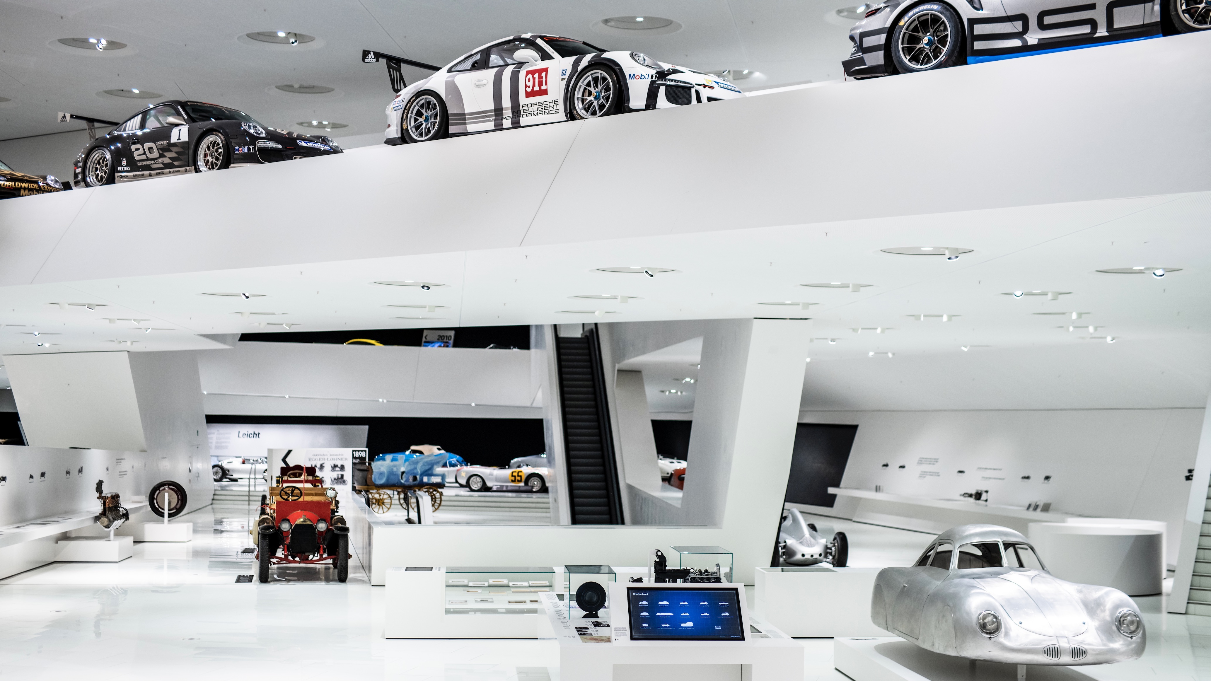 Ampliación de la exposición permanente del Museo Porsche - Porsche ...