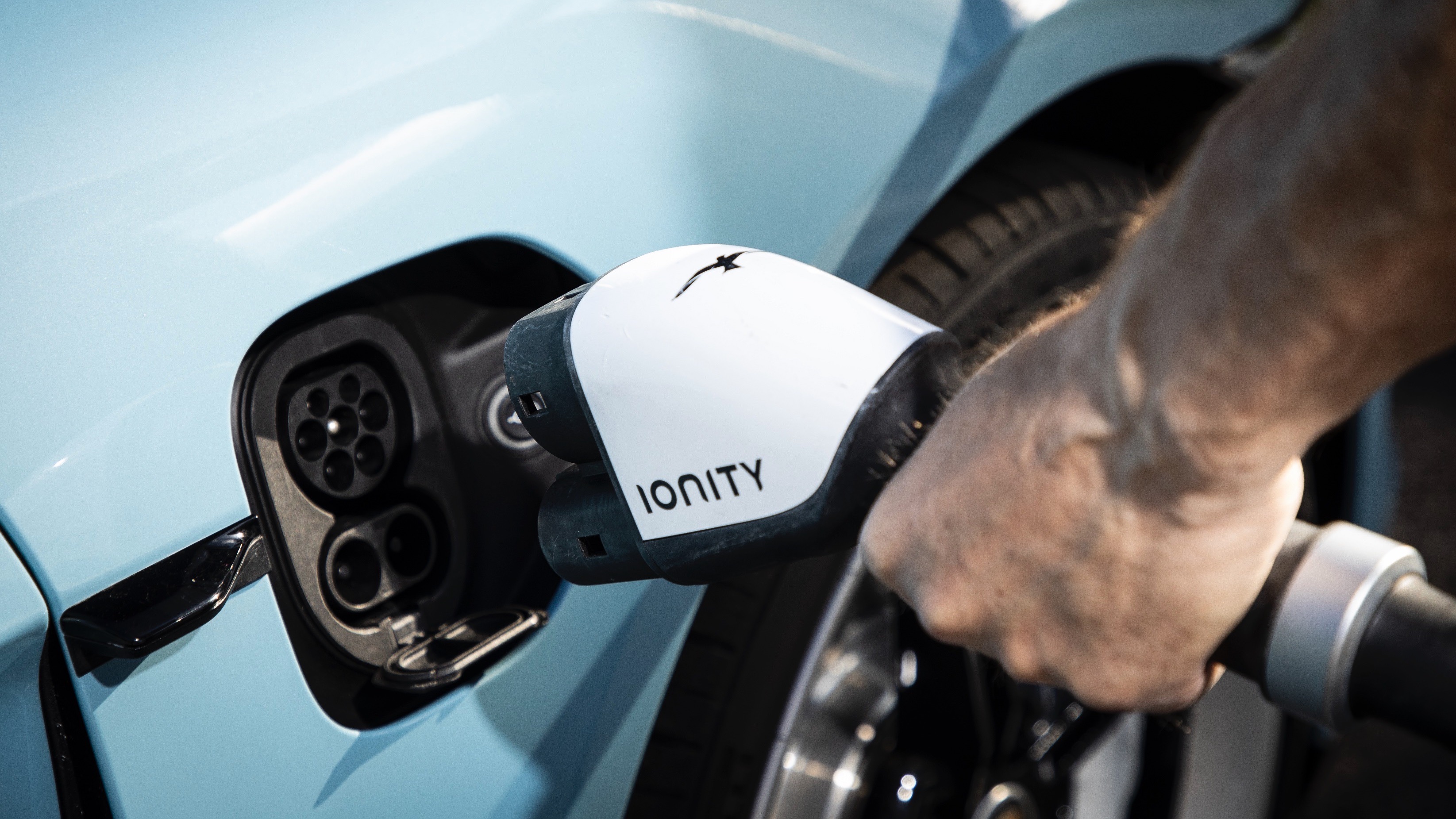 Strategy 2.0: IONITY accelerates expansion of its fast-charging network ...