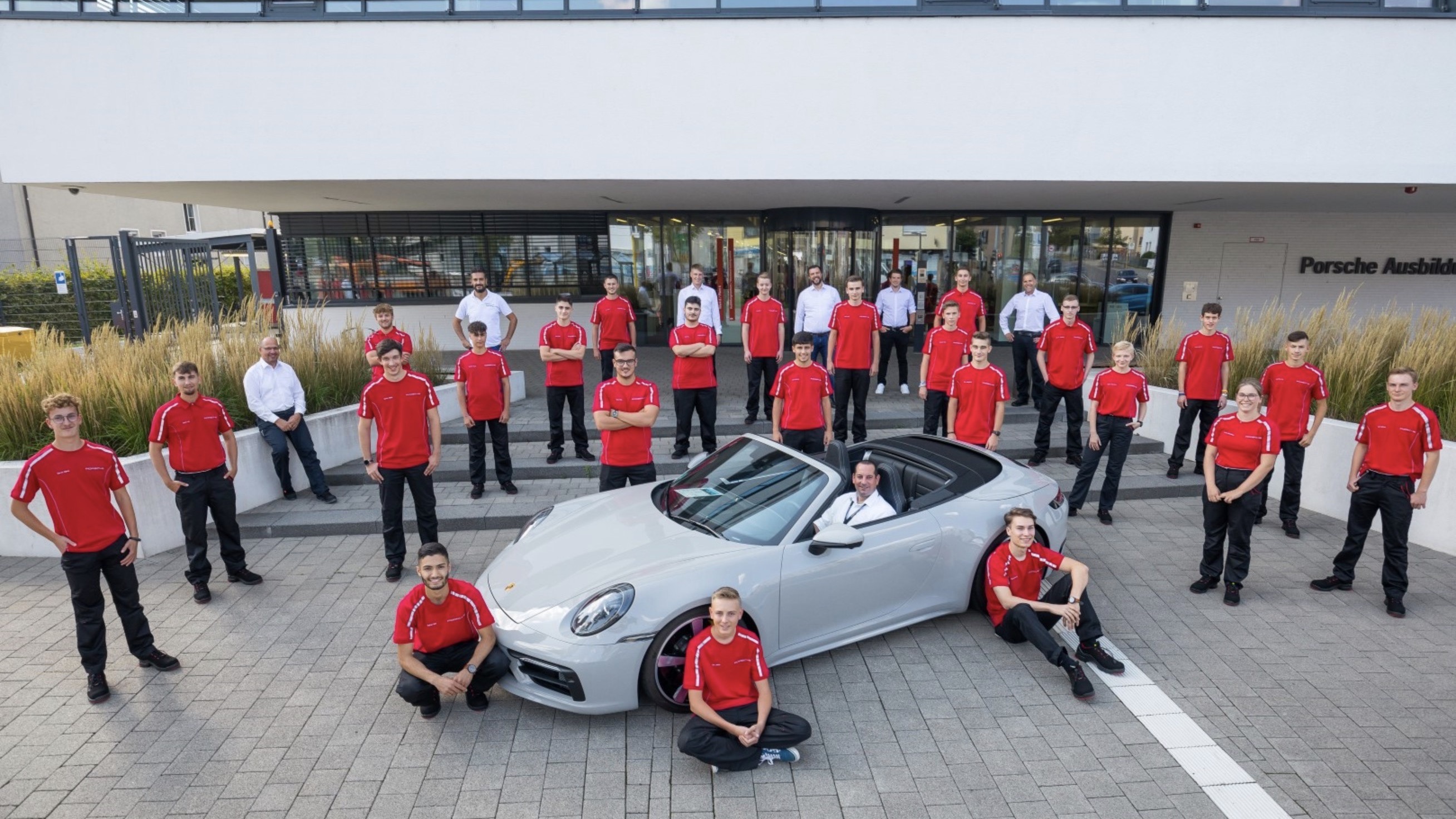 Berufsstart für 150 Auszubildende und dual Studierende bei Porsche ...