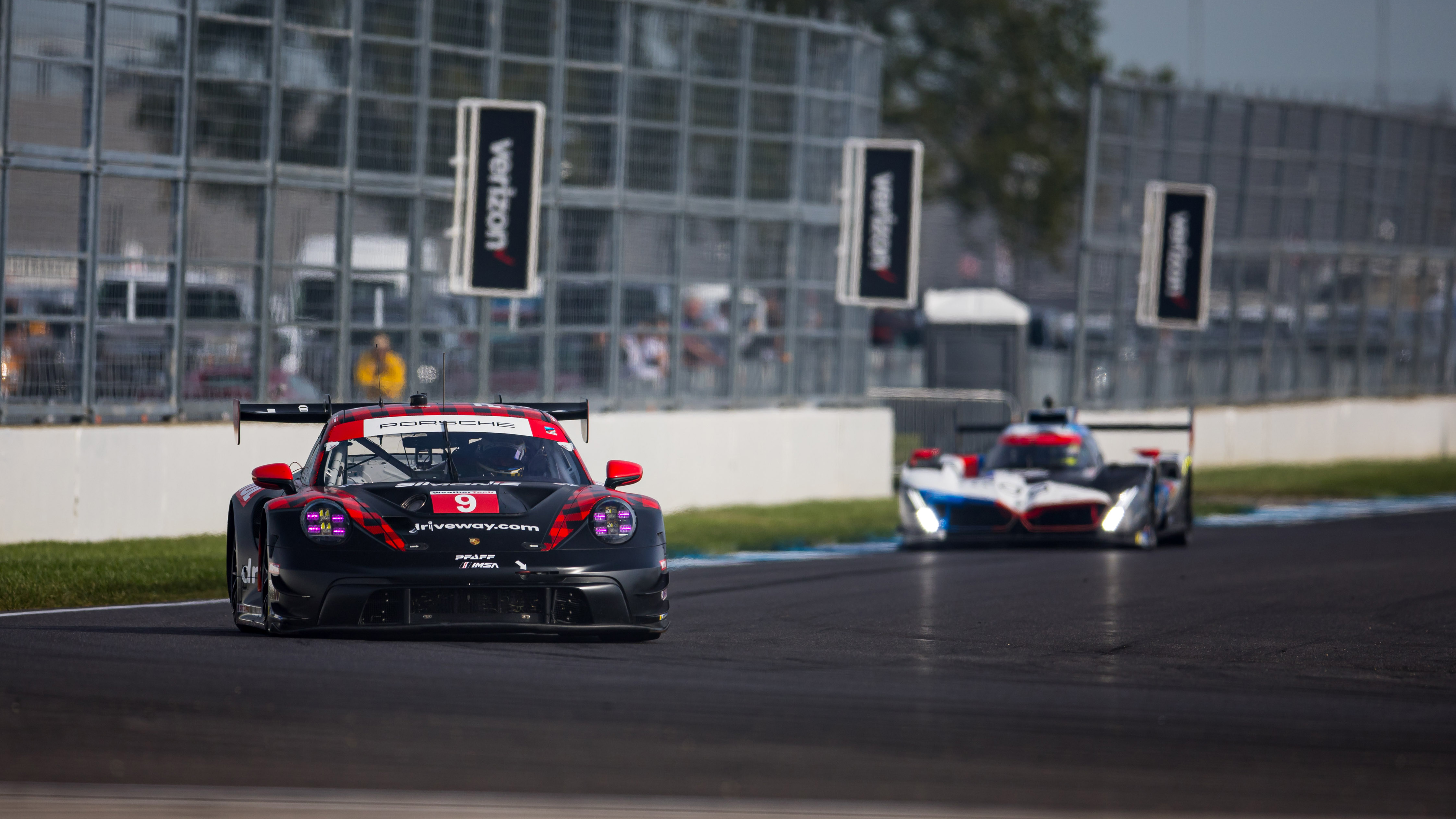 Porsche Penske Motorsport feiert hart erkämpften Doppelsieg in ...