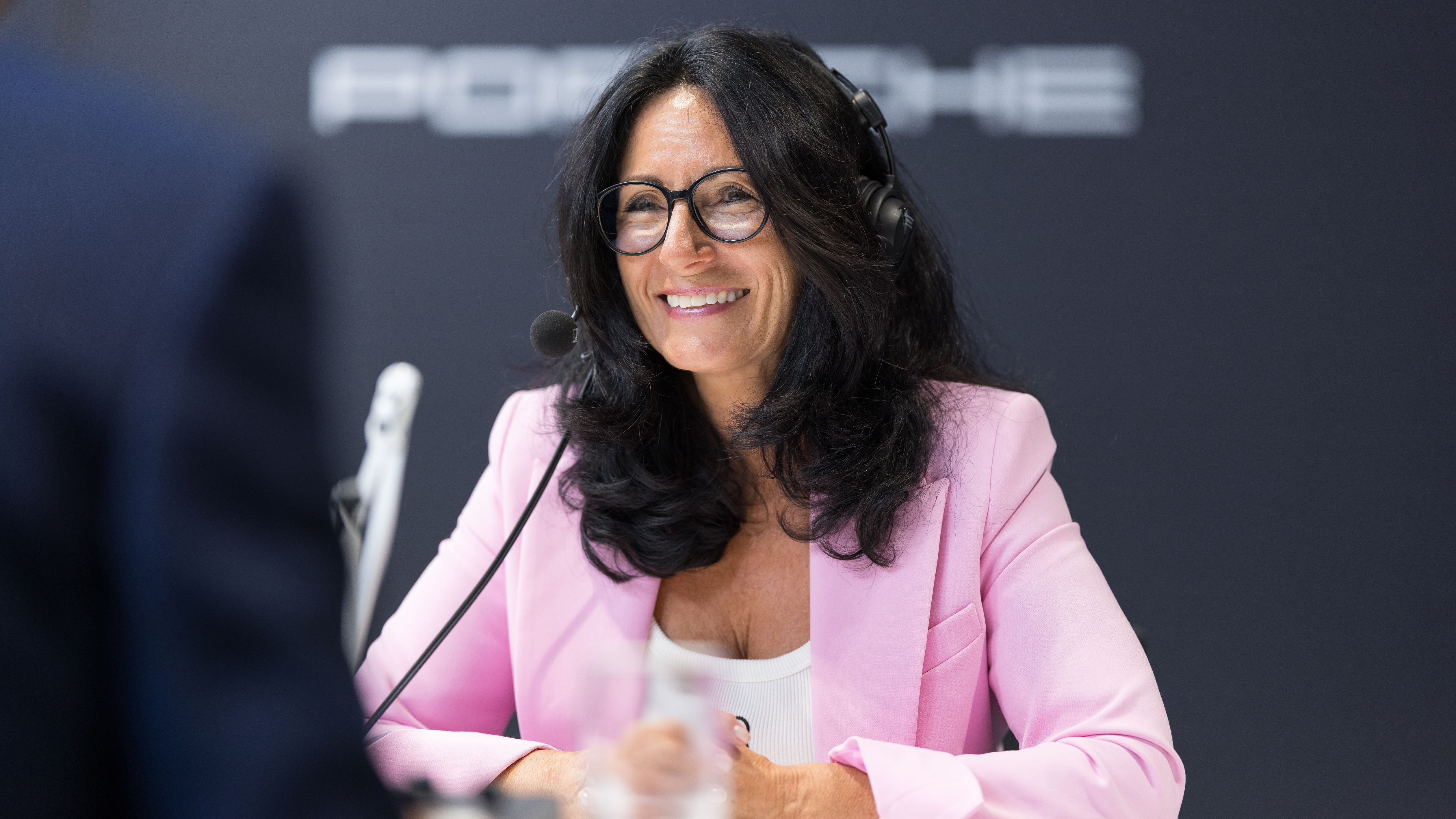 9:11 Porsche Podcast: Barbara Frenkel über Herausforderungen und ihren ...