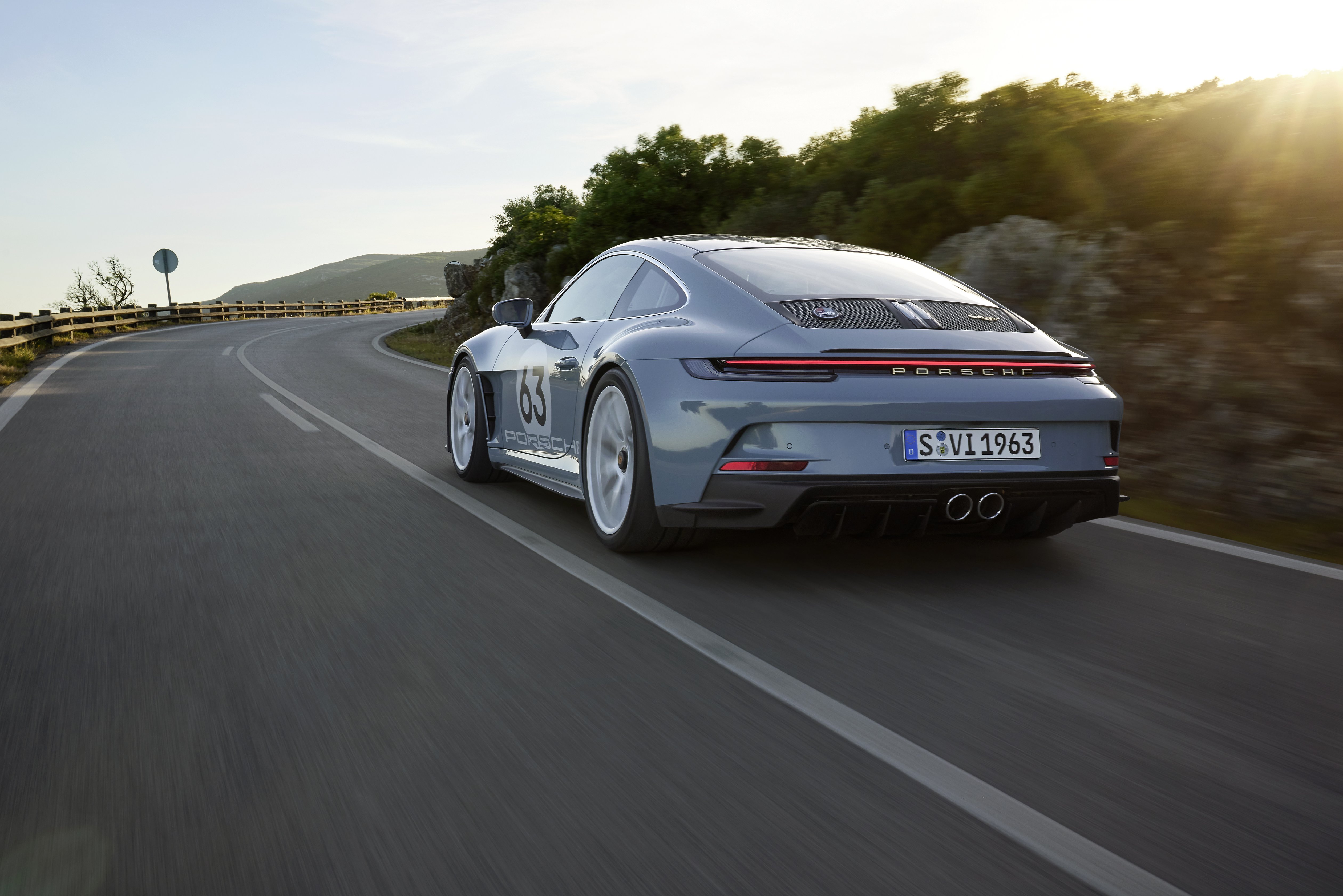 The new Porsche 911 S/T: the lightest 911 of its generation - Porsche ...