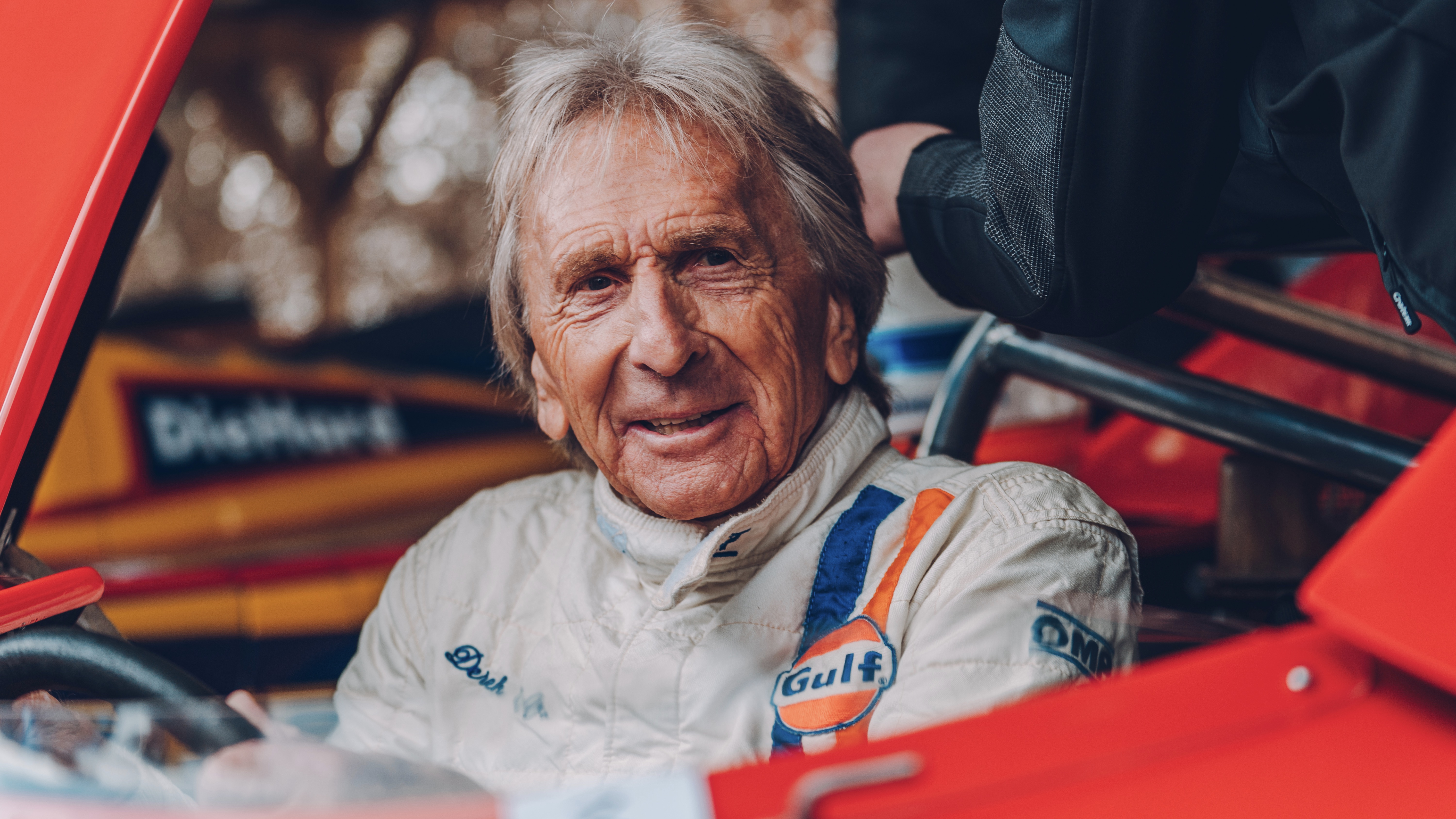 Porsche congratulates Derek Bell on his 80th birthday - Porsche Newsroom