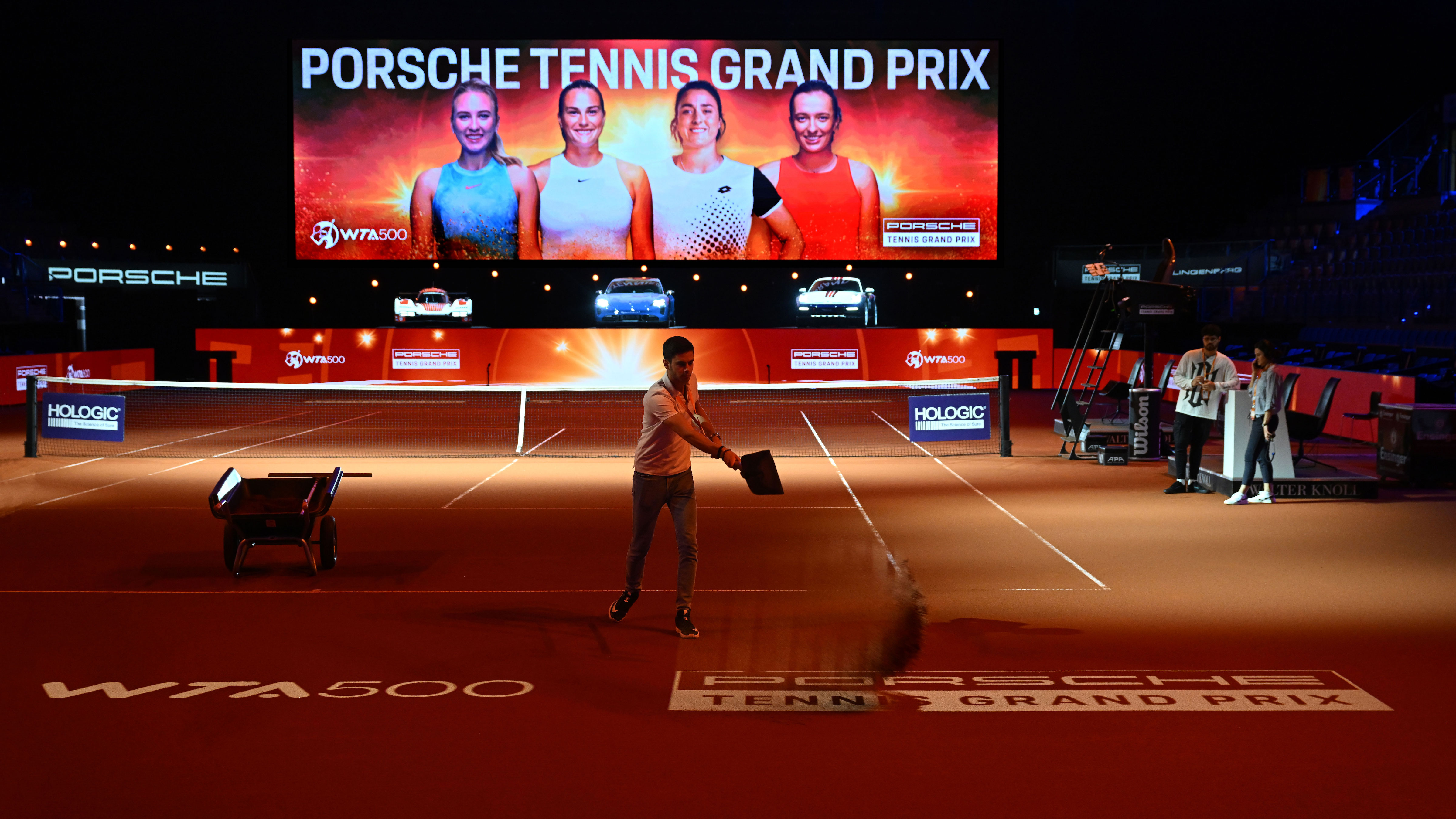 Facts and figures: the clay court in the Porsche Arena - Porsche Newsroom