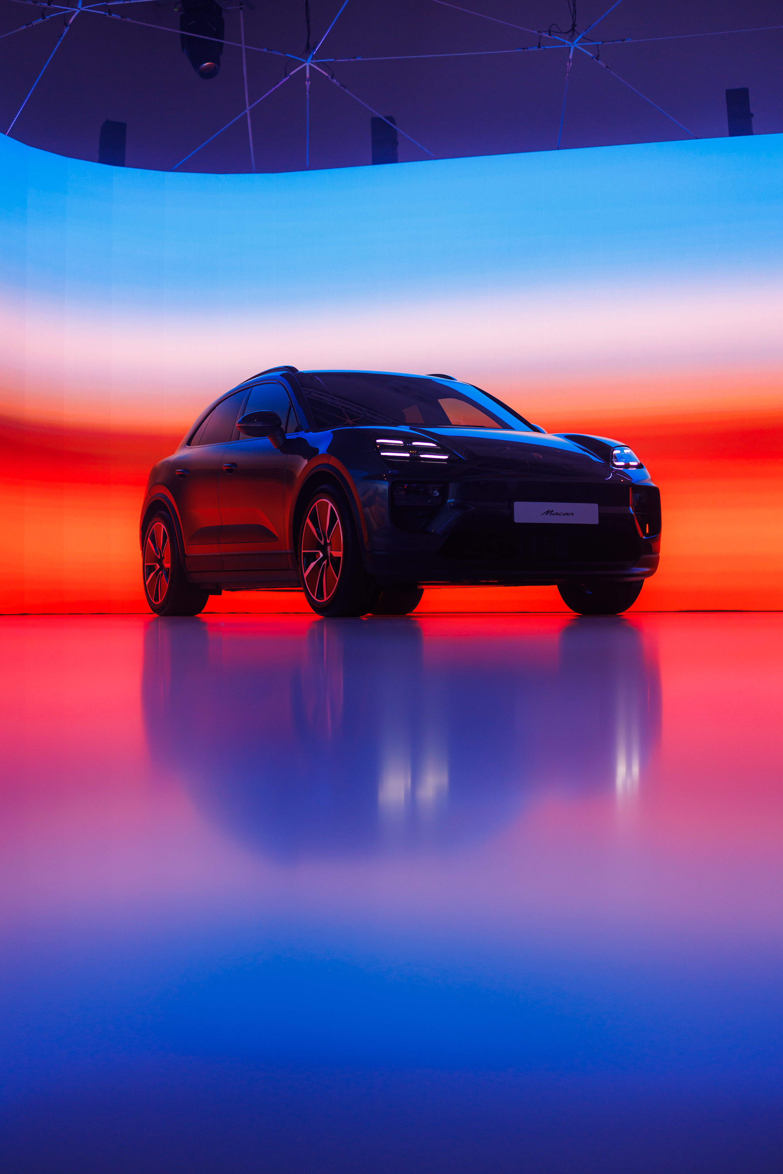 Atelier of Dreams: nové Porsche Macan se prezentovalo v Galerii Mánes ...