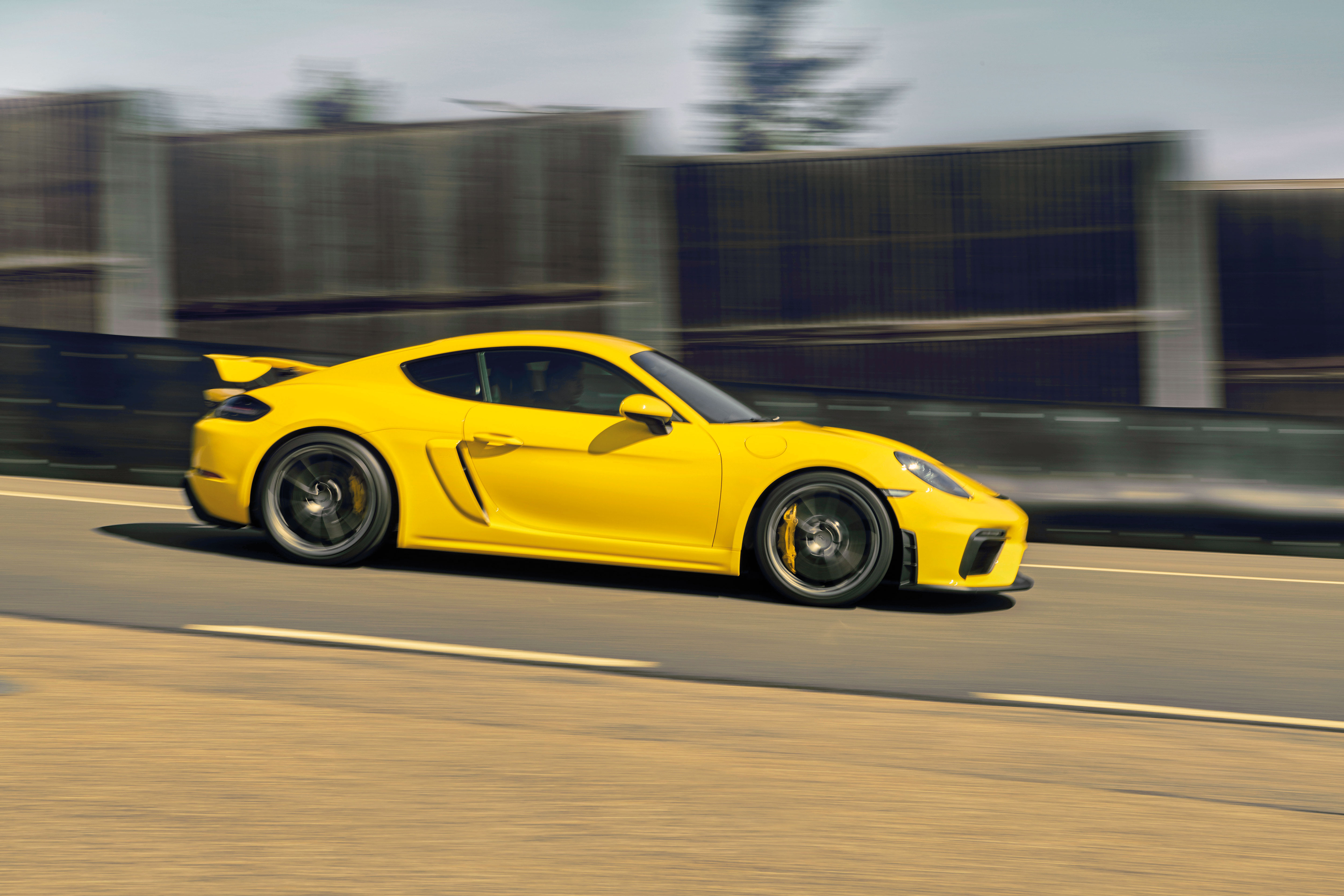 Right in the Middle - Porsche Newsroom