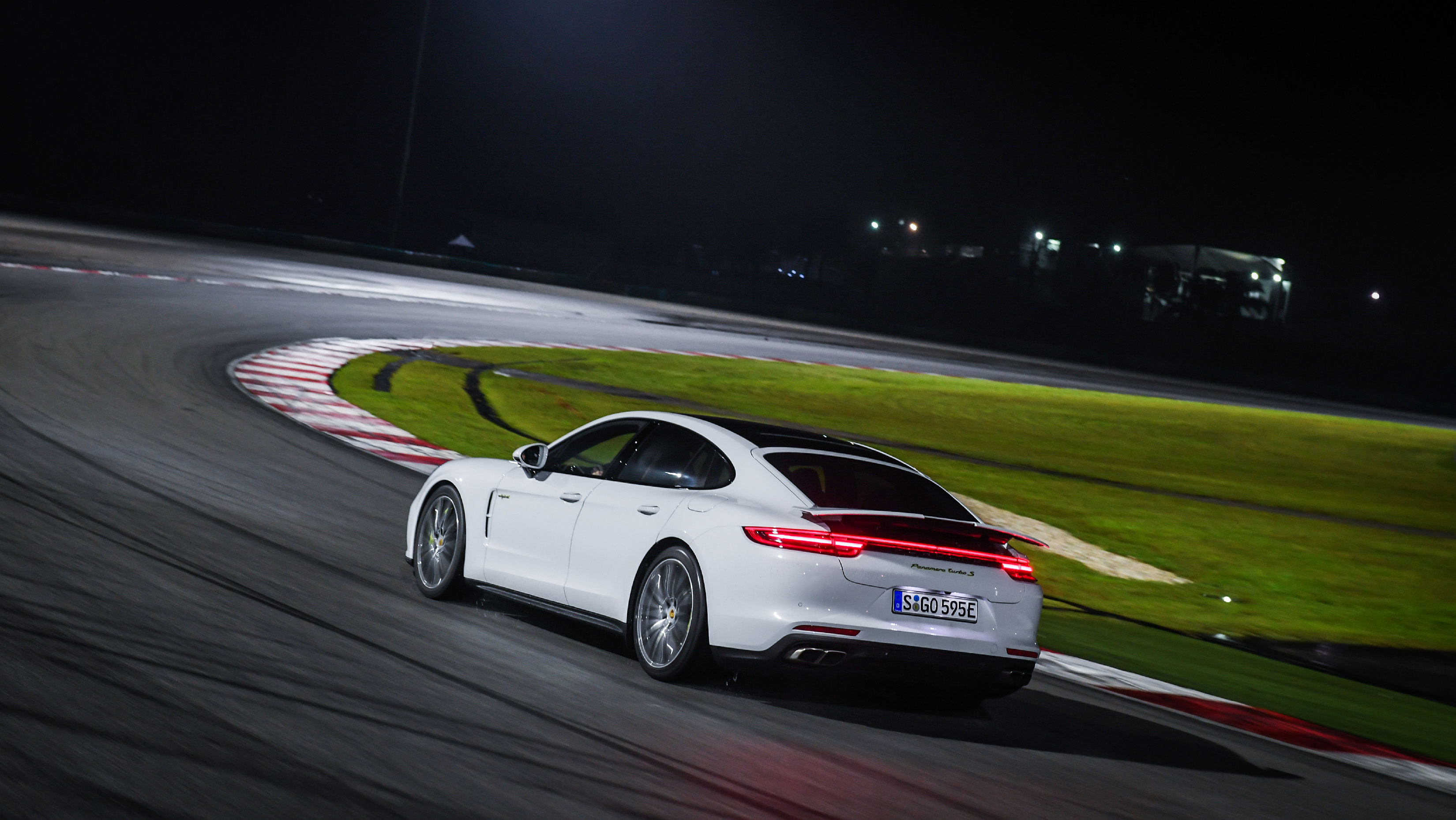 Porsche’s performance-oriented hybrids shine brighter when darkness ...