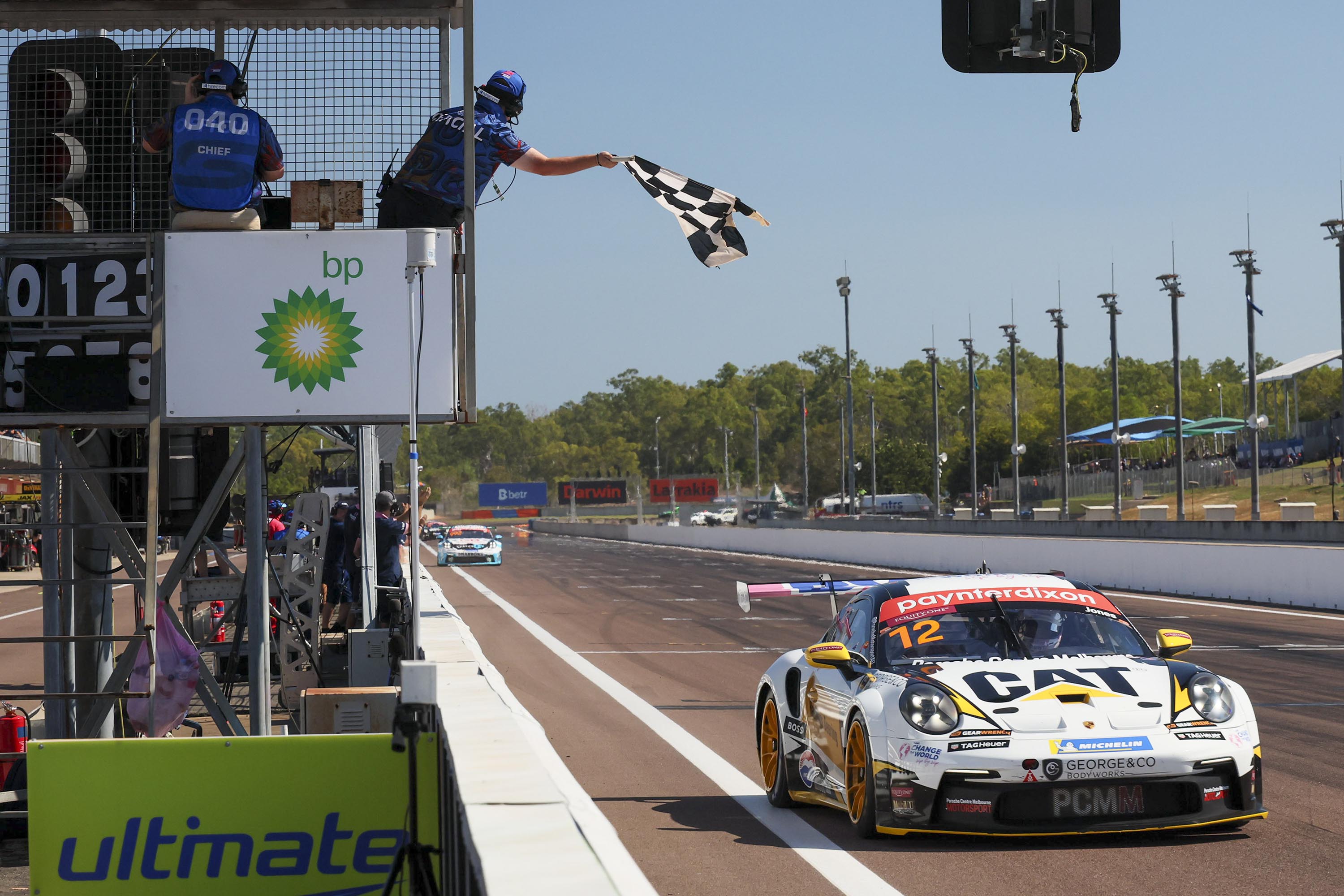 Jones sweeps Darwin in dominant display - Porsche Newsroom AUS
