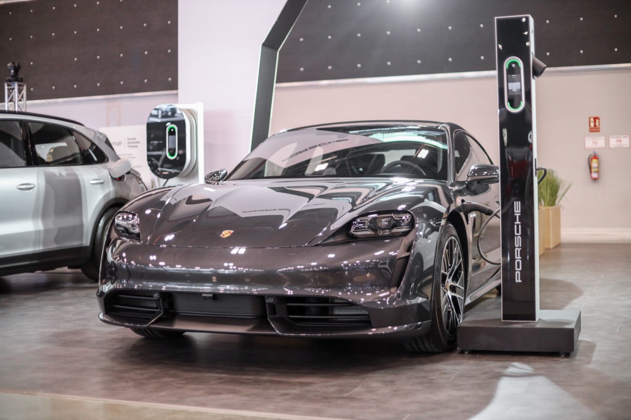 Porsche deslumbra en el Panamá Motor Show con modelos híbridos y ...