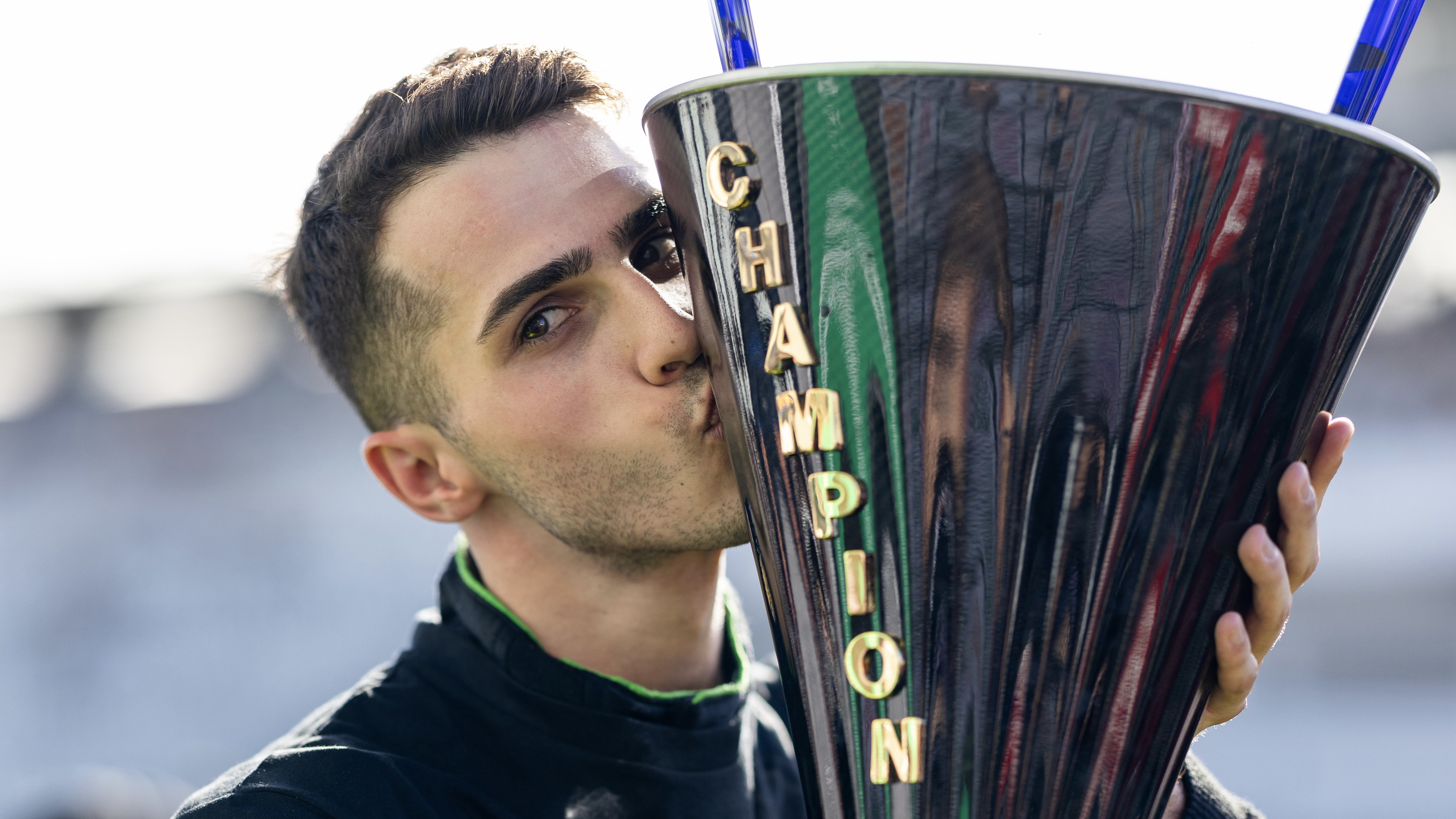 Perfect final weekend for the new DTM champion Thomas Preining ...