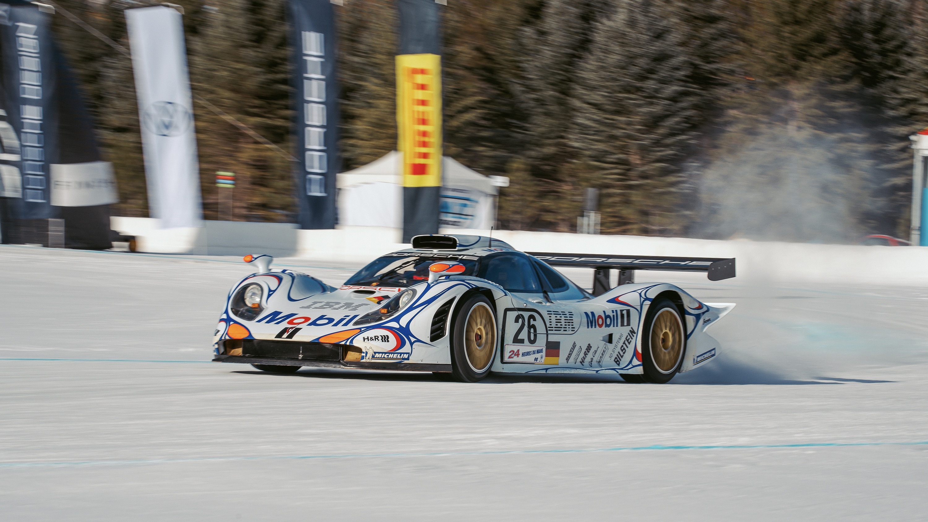 Ice Race Aspen: The Porsche 911 GT1 takes to the ice with endurance ...