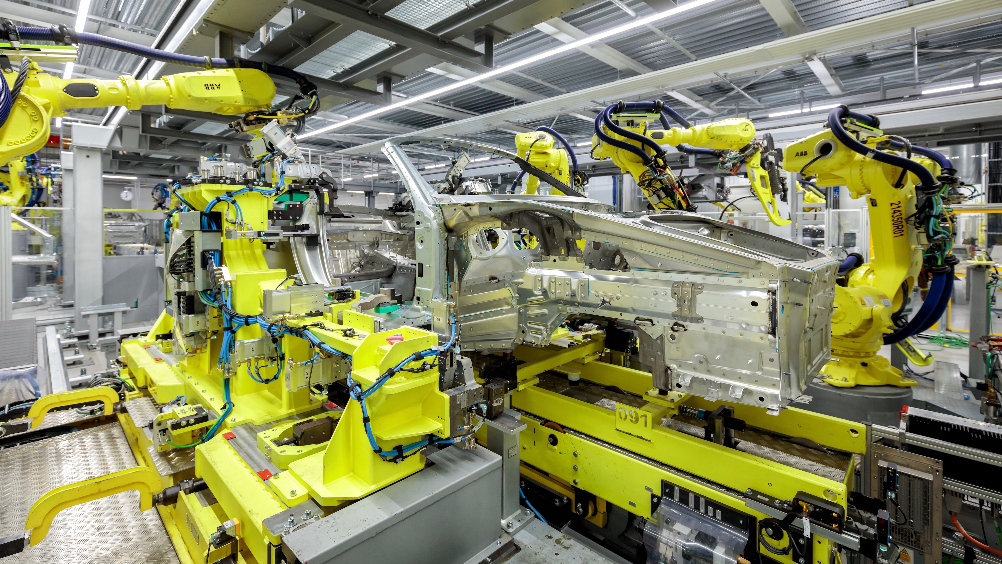 Innovative body production on the new 911 - Porsche Newsroom