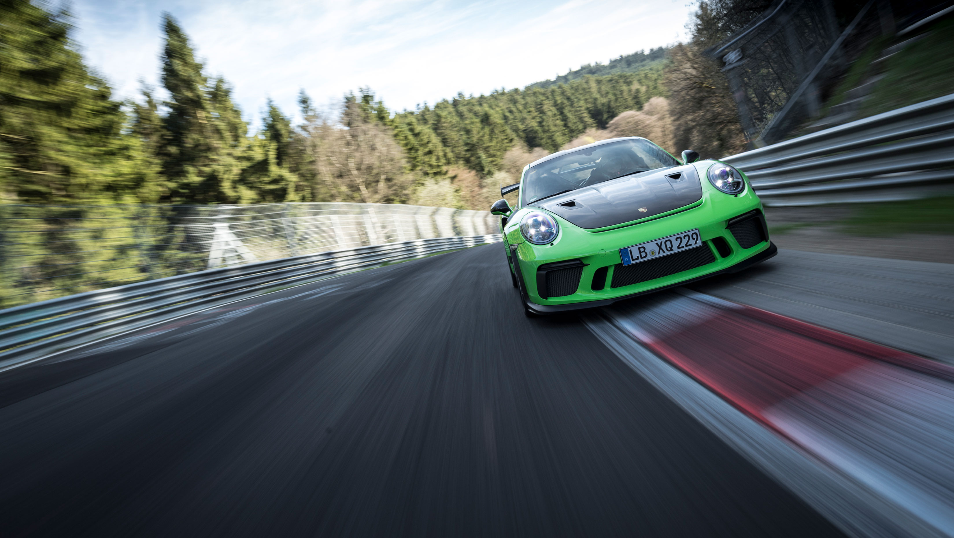 New 911 GT3 RS sets a lap time of 6:56.4 minutes through the ‘Green ...