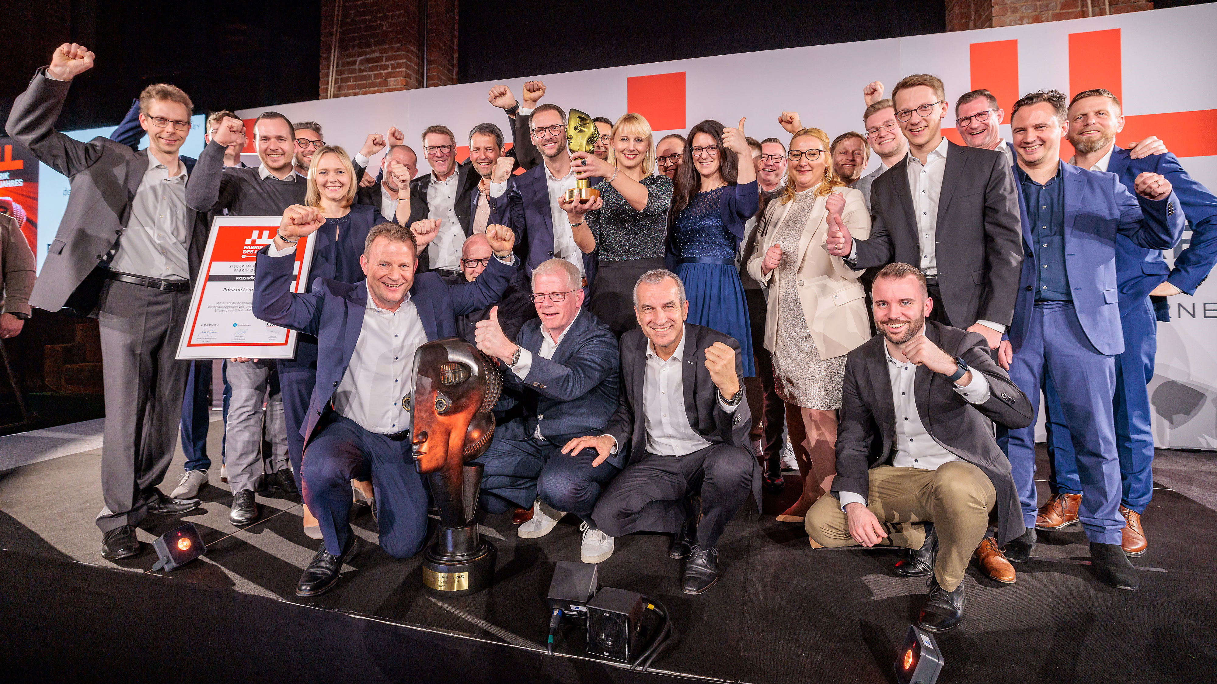 Porsche Werk Leipzig erhält den Award „Fabrik des Jahres“ - Porsche ...