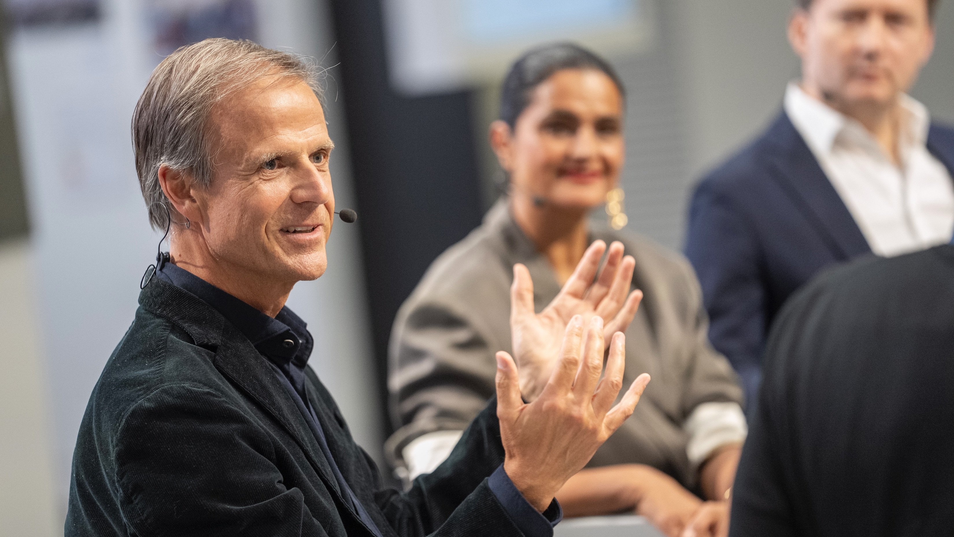 Die Kraft guten Designs – DRIVE.ahead-Talk mit Michael Mauer - Porsche ...