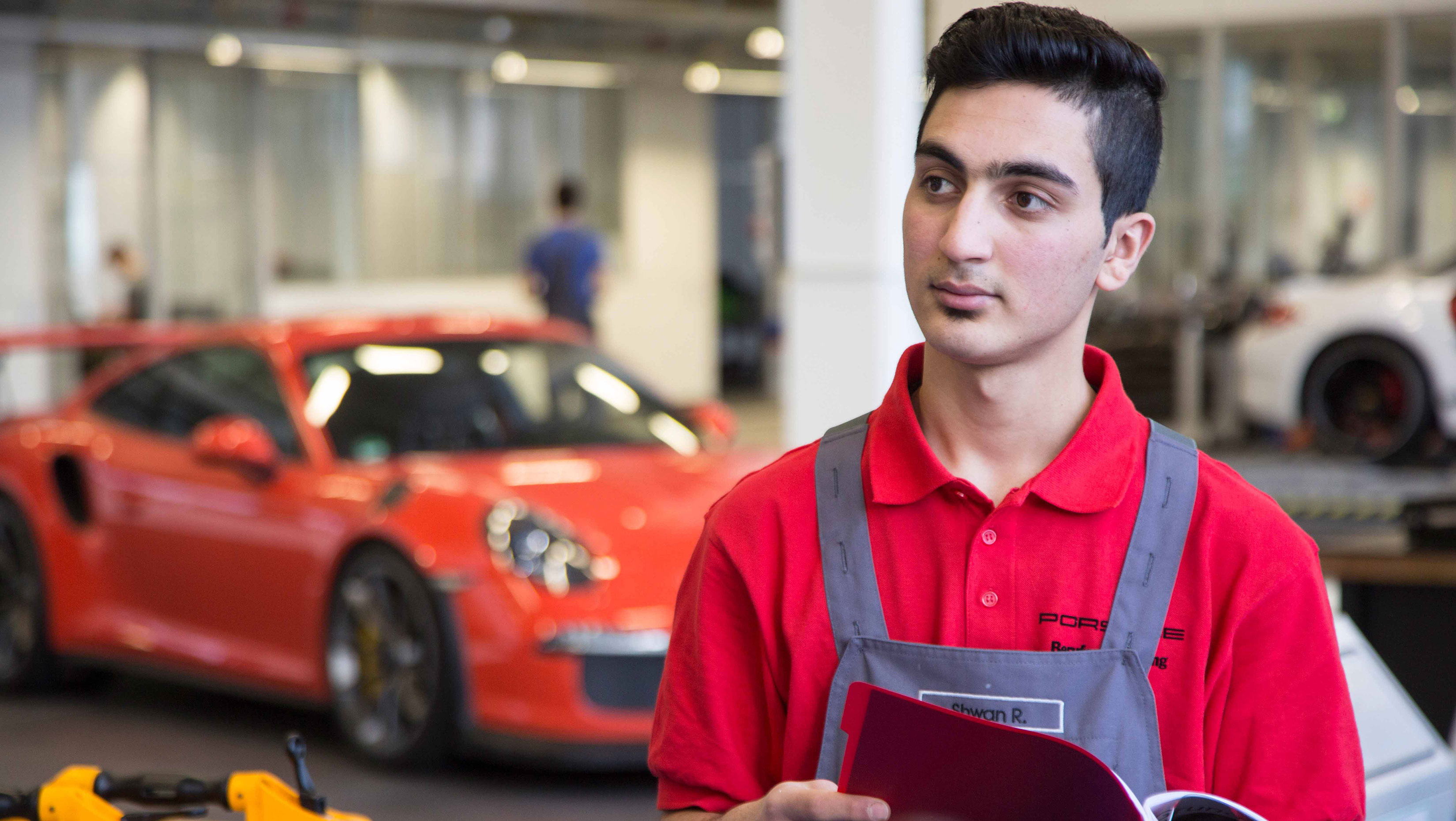 Porsche: Integration year for refugees a success - Porsche Newsroom