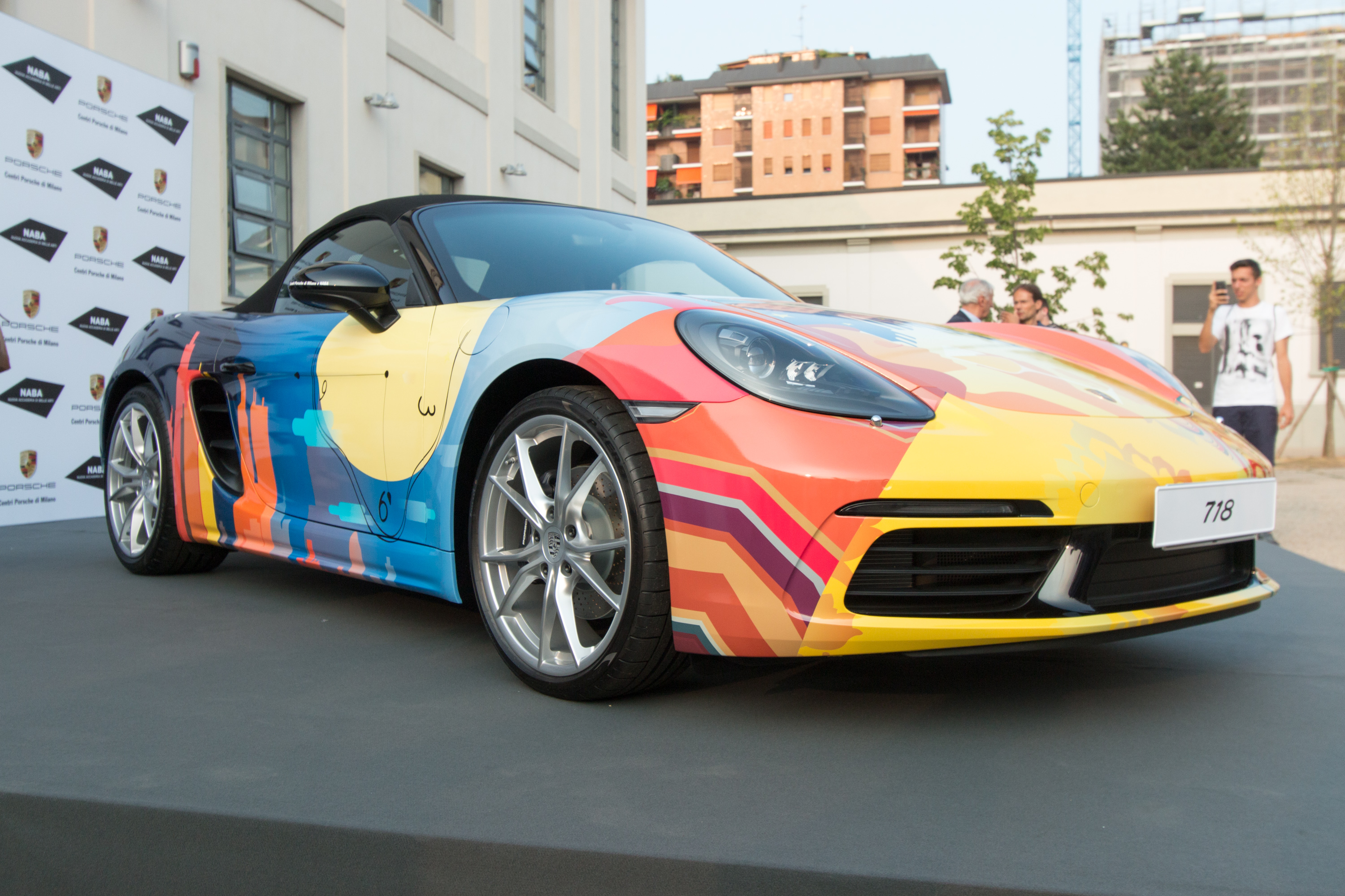 I Centri Porsche di Milano e NABA creano una nuova livrea per la ...