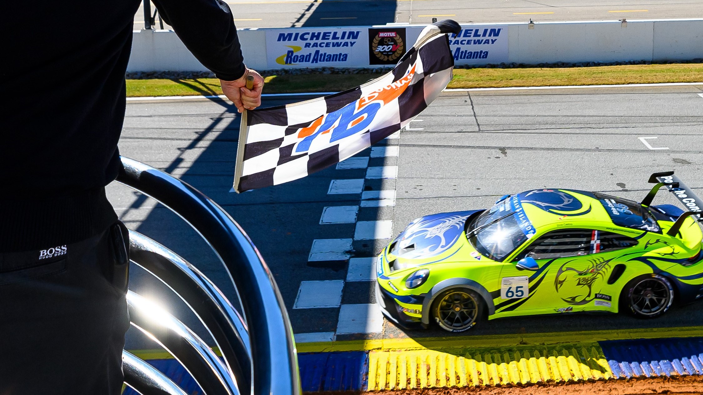 Dominicano Efrín Castro gana la categoría Pro-Am de la Porsche Carrera ...