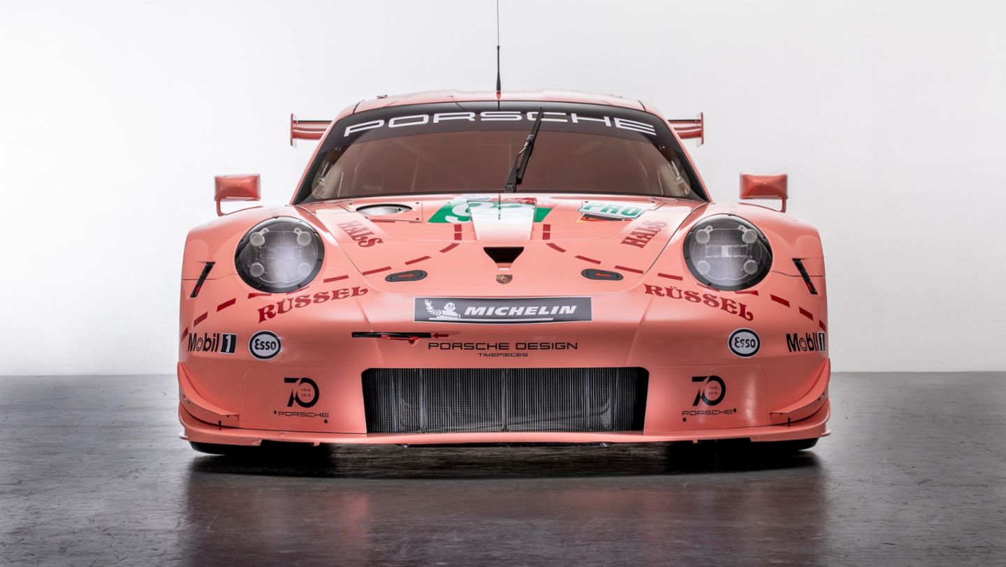 Two Porsche 911 RSR compete in historic livery